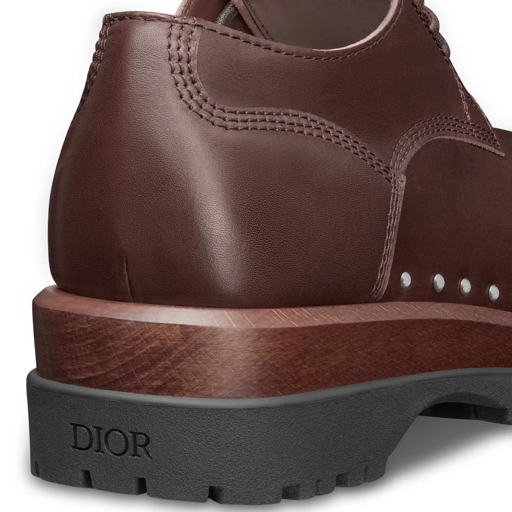 Derby Dior Cape Town Cuir de veau lisse marron et clous argentés | DIOR
