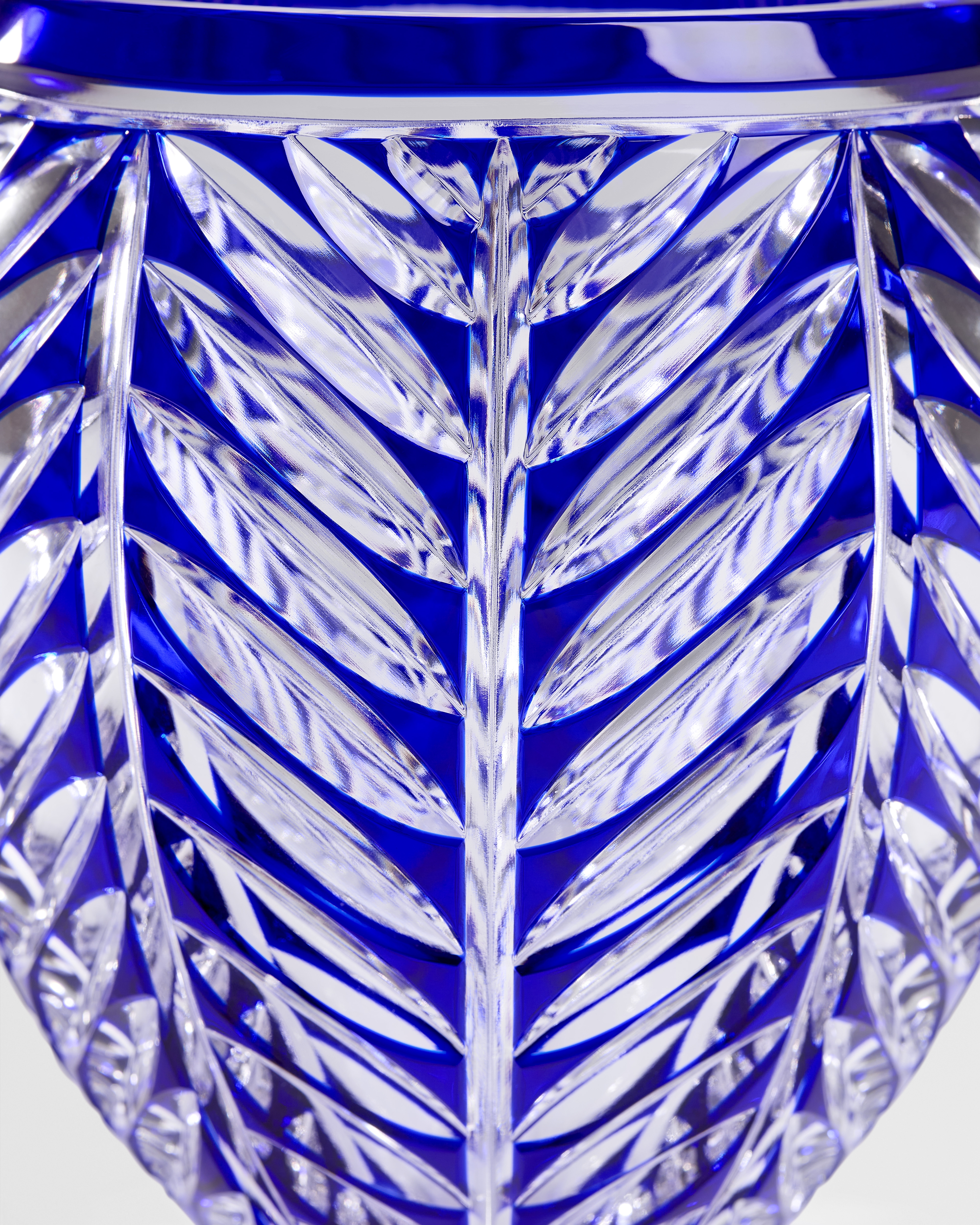 Round Vase Transparent Blue Crystal with Chevron Motif | DIOR