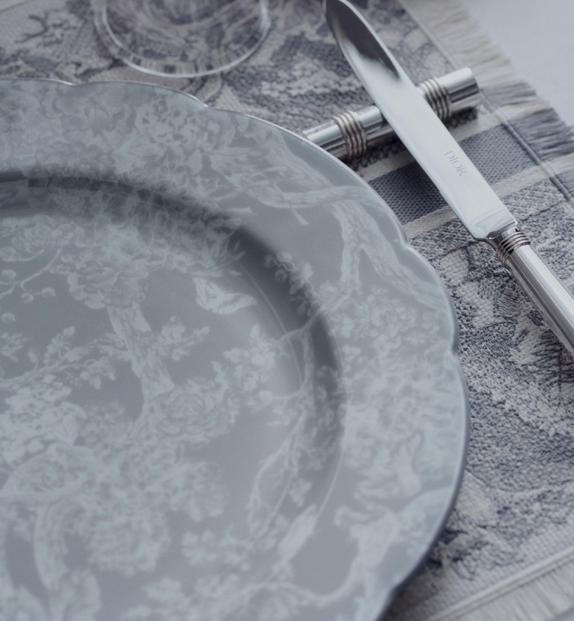 Decorative Plate Gray Toile de Jouy Hydrangea | DIOR