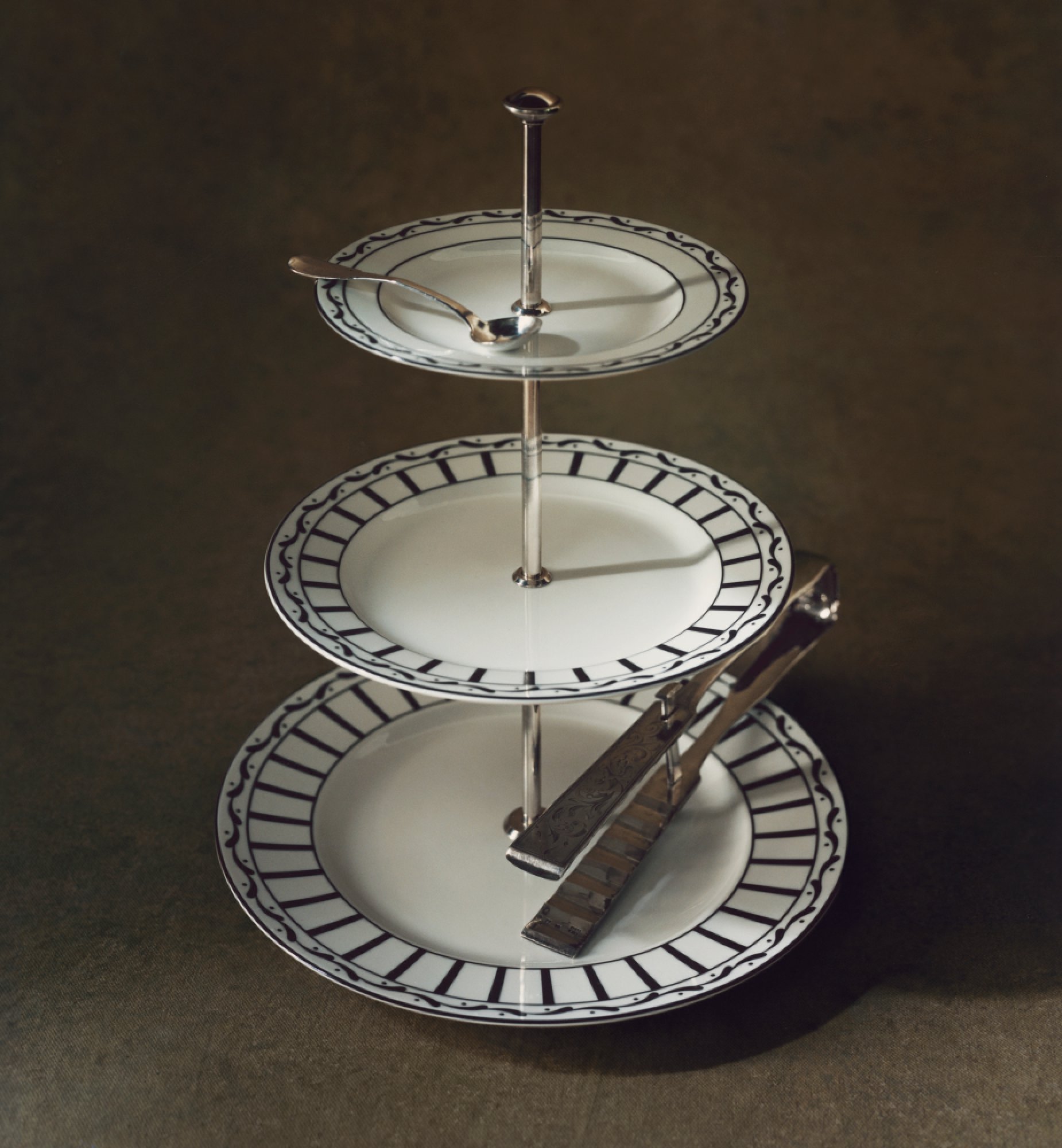 Three-Tiered Cake Stand White and Black Monsieur Dior | DIOR