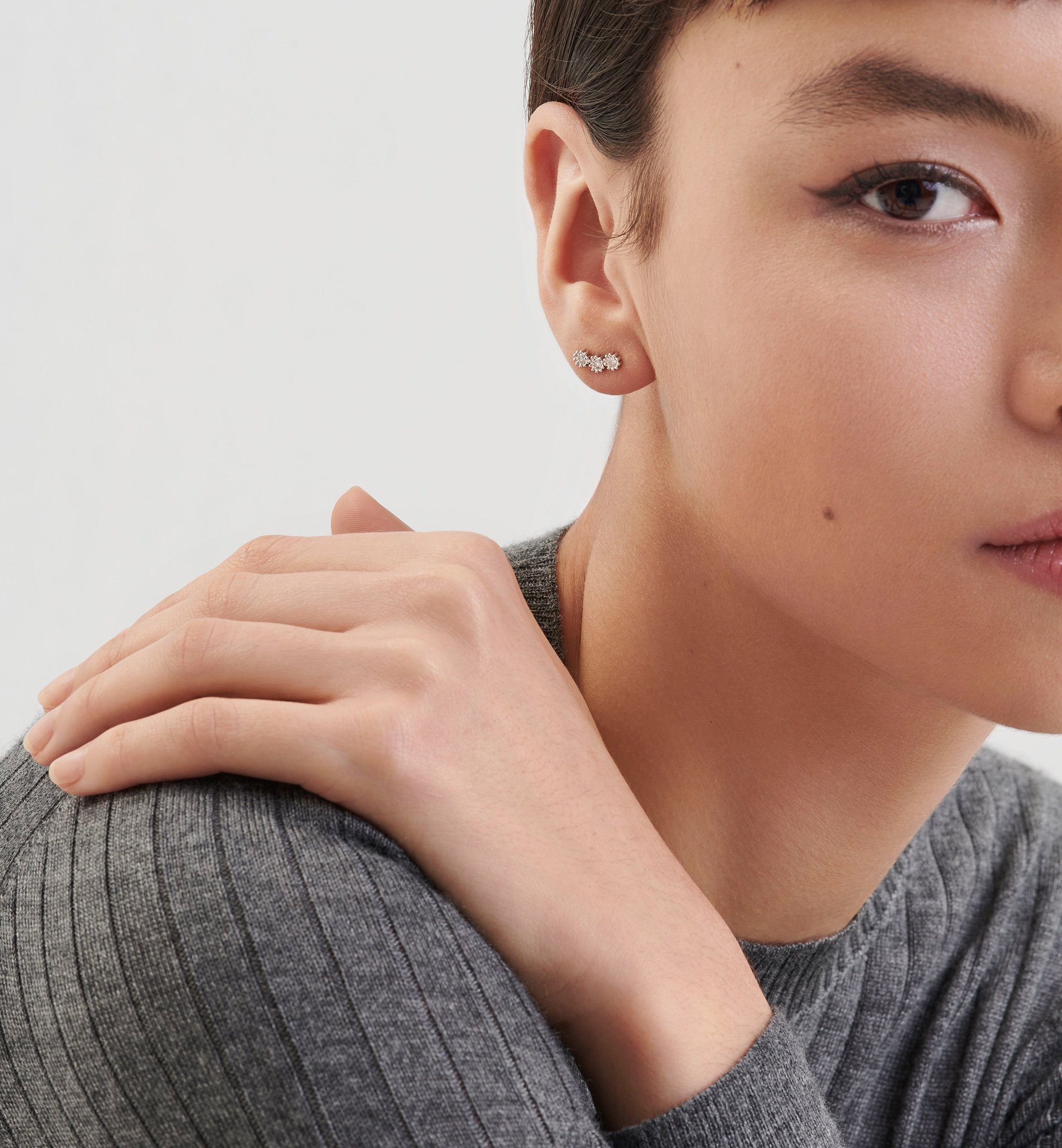 Mimirose Single Earring 18K White Gold and Diamonds | DIOR