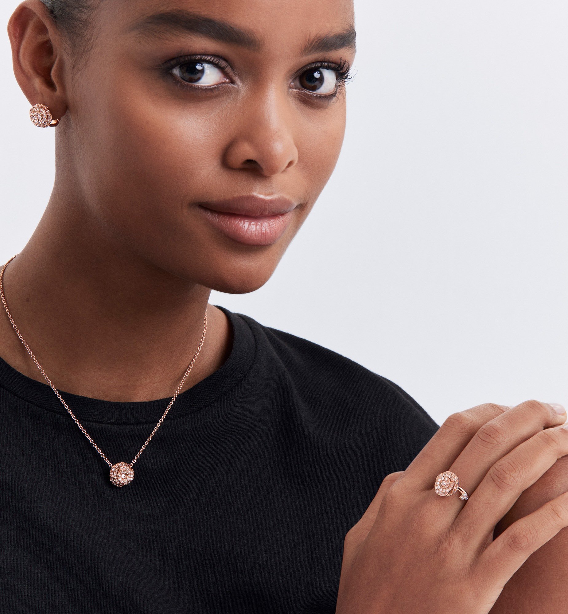 Orecchini grandi Rose Dior Couture Oro rosa e diamanti | DIOR