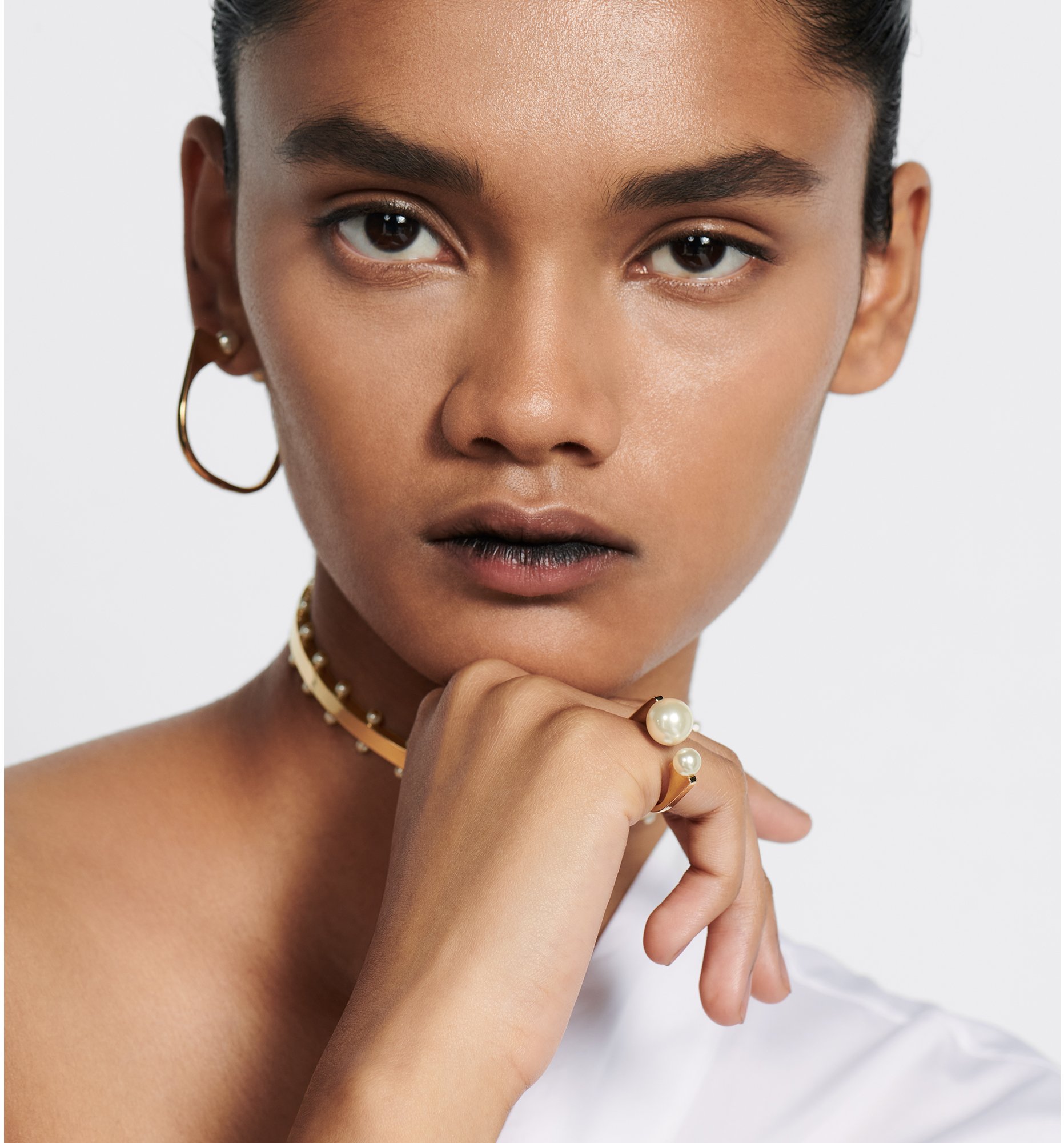 Dior Tribales New Look Ring Metall mit Gold Finish und Kunstharzperlen in WeiB DIOR