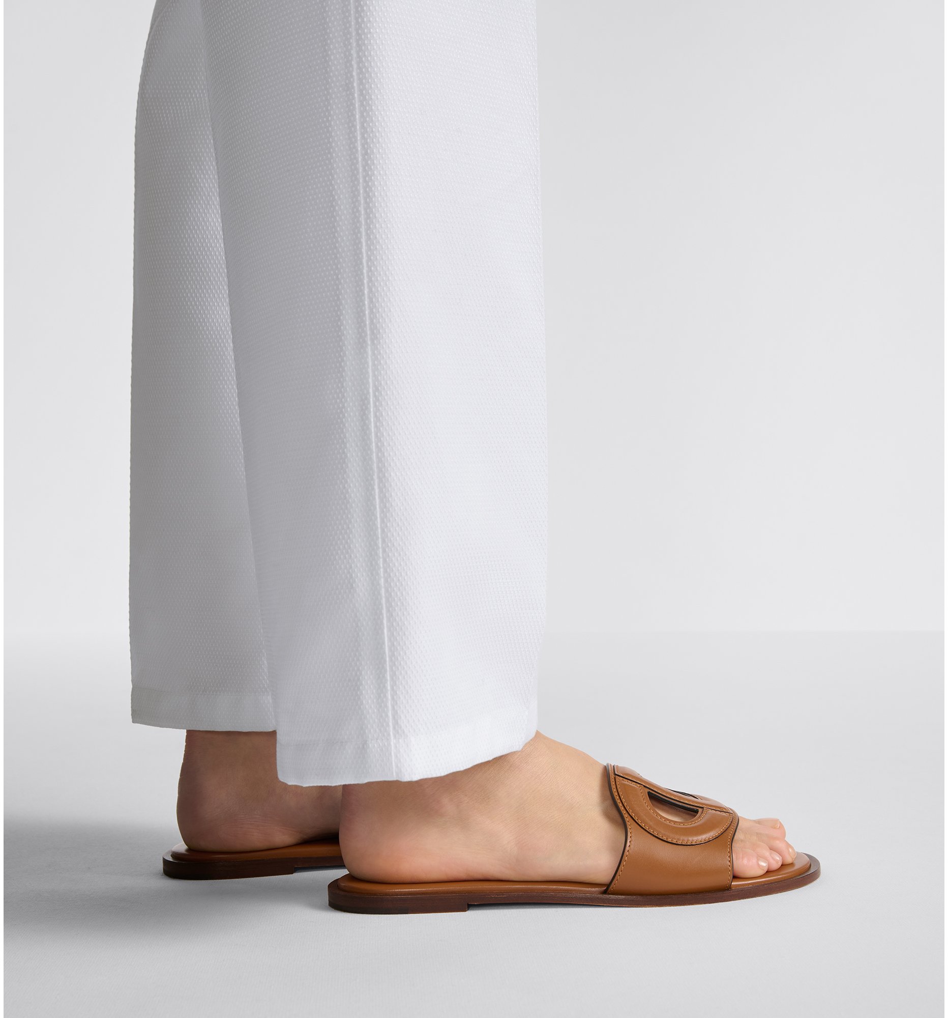 D-Club Slide Camel Calfskin | DIOR