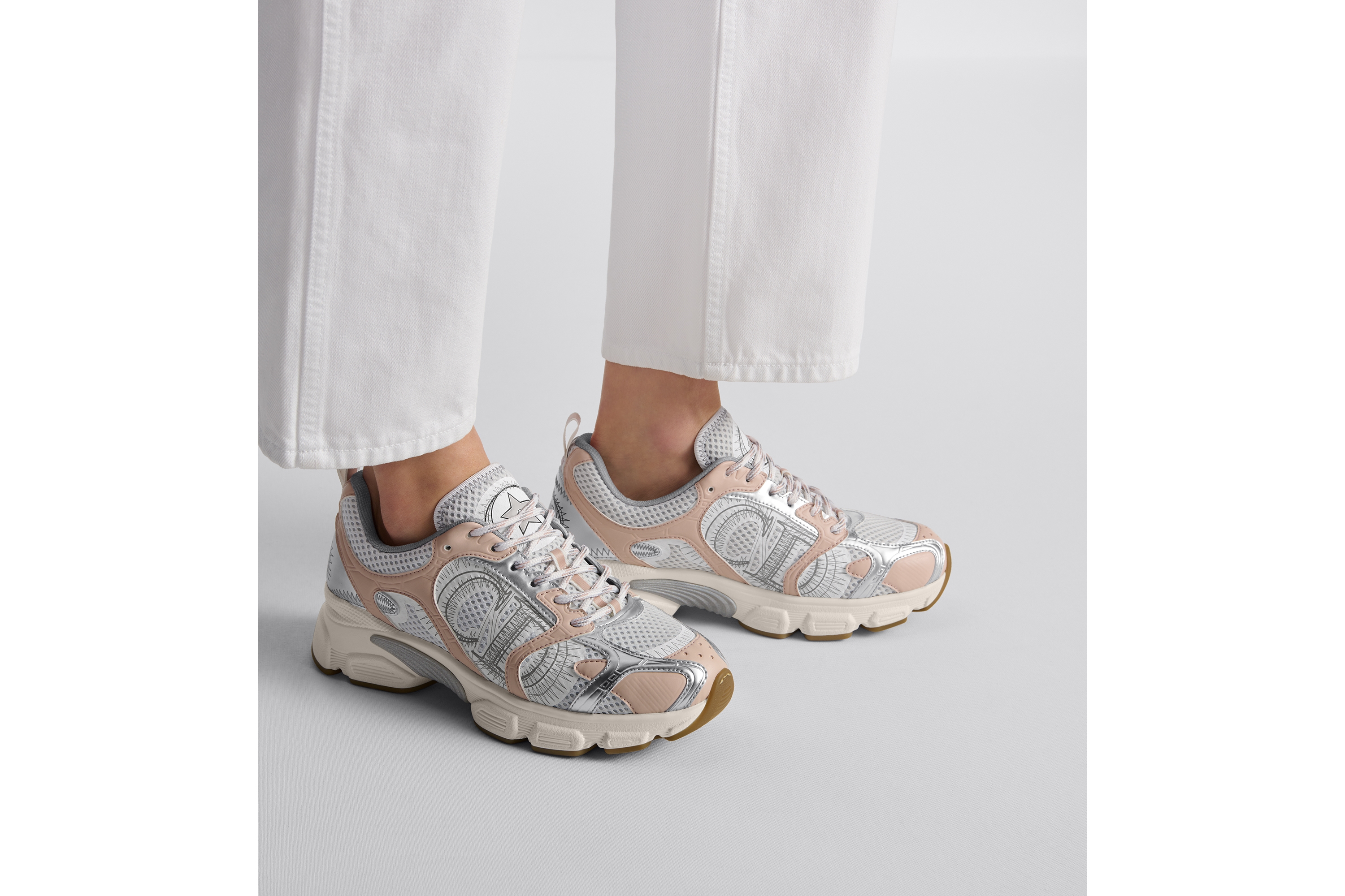 Sneaker Dior Chrono Résille blanche et empiècements aspect cuir nude et ...