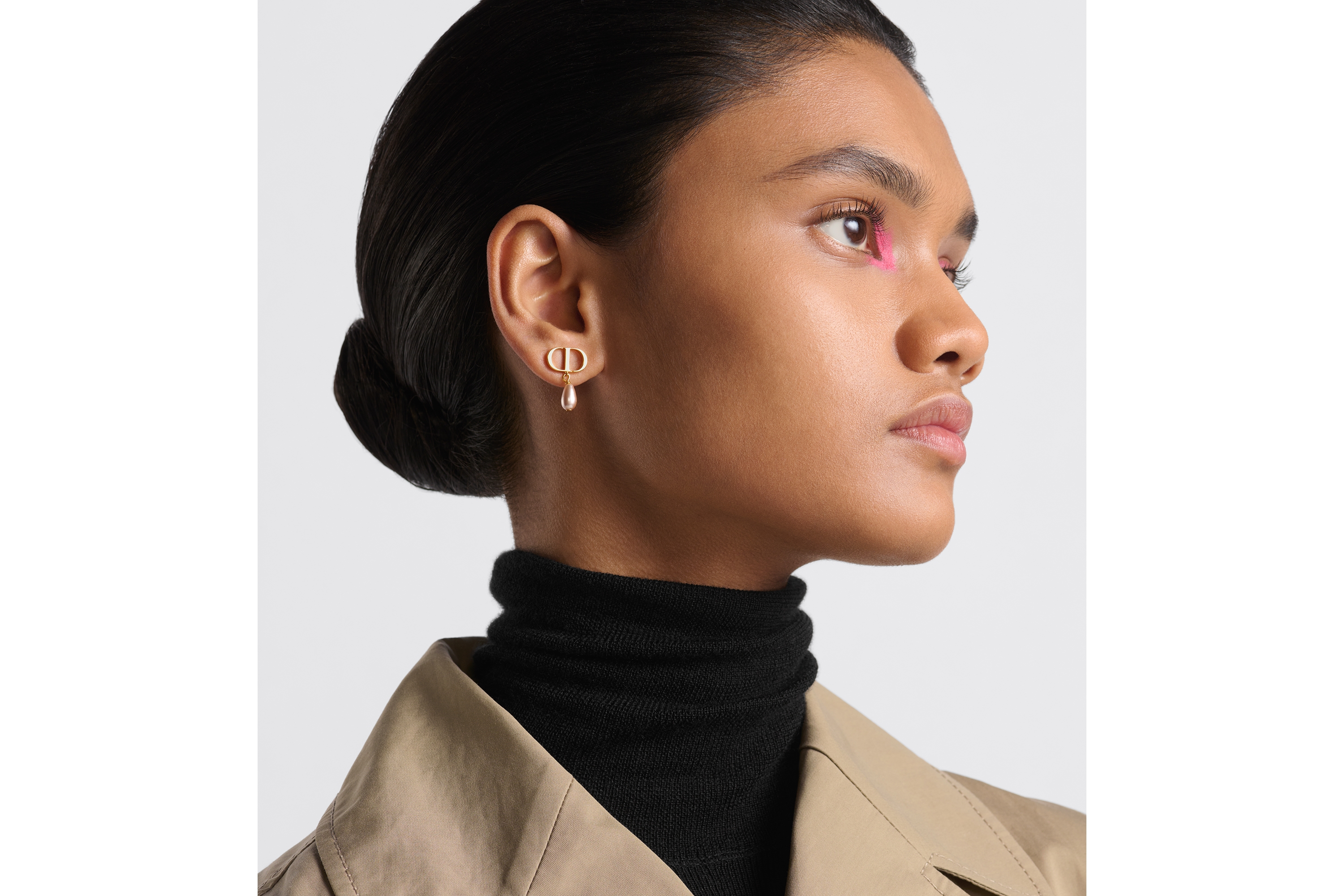 Petit CD Earrings Gold-Finish Metal and Iridescent Pink Resin Pearls | DIOR