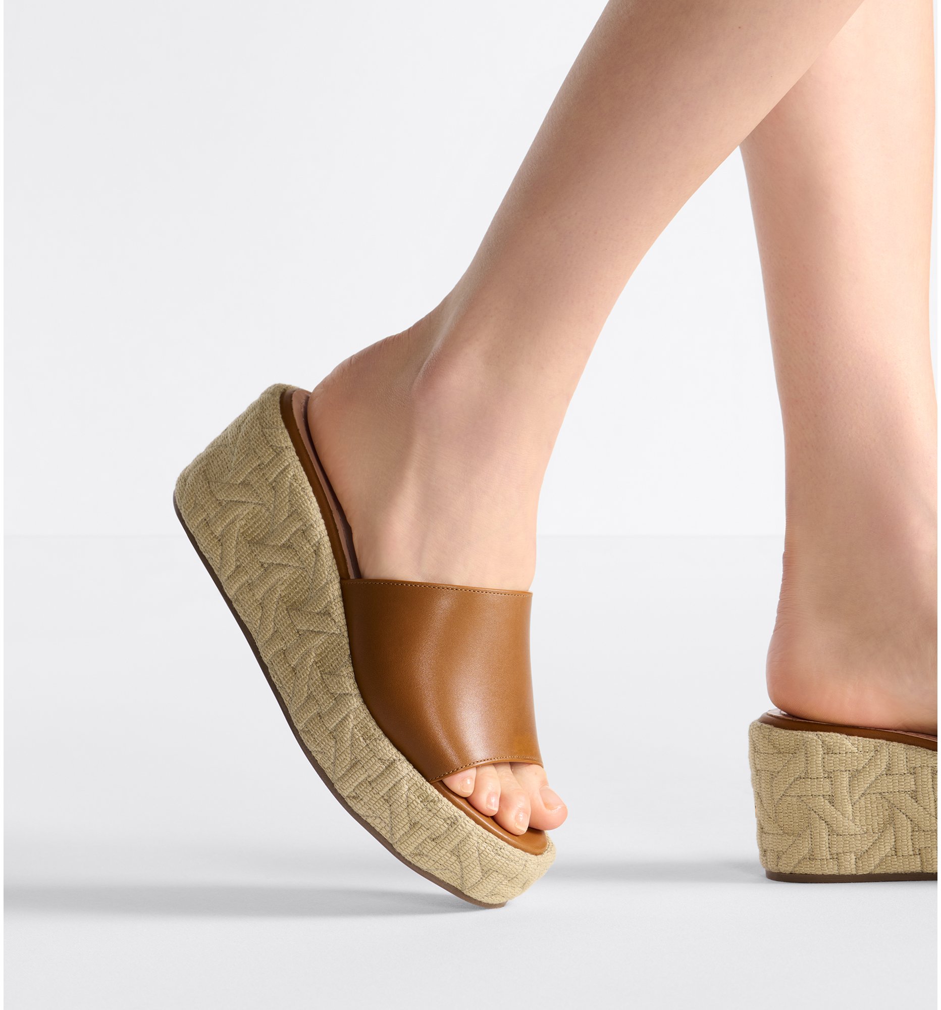 Mule à talon compensé Attitude Dior Cuir de veau camel | DIOR