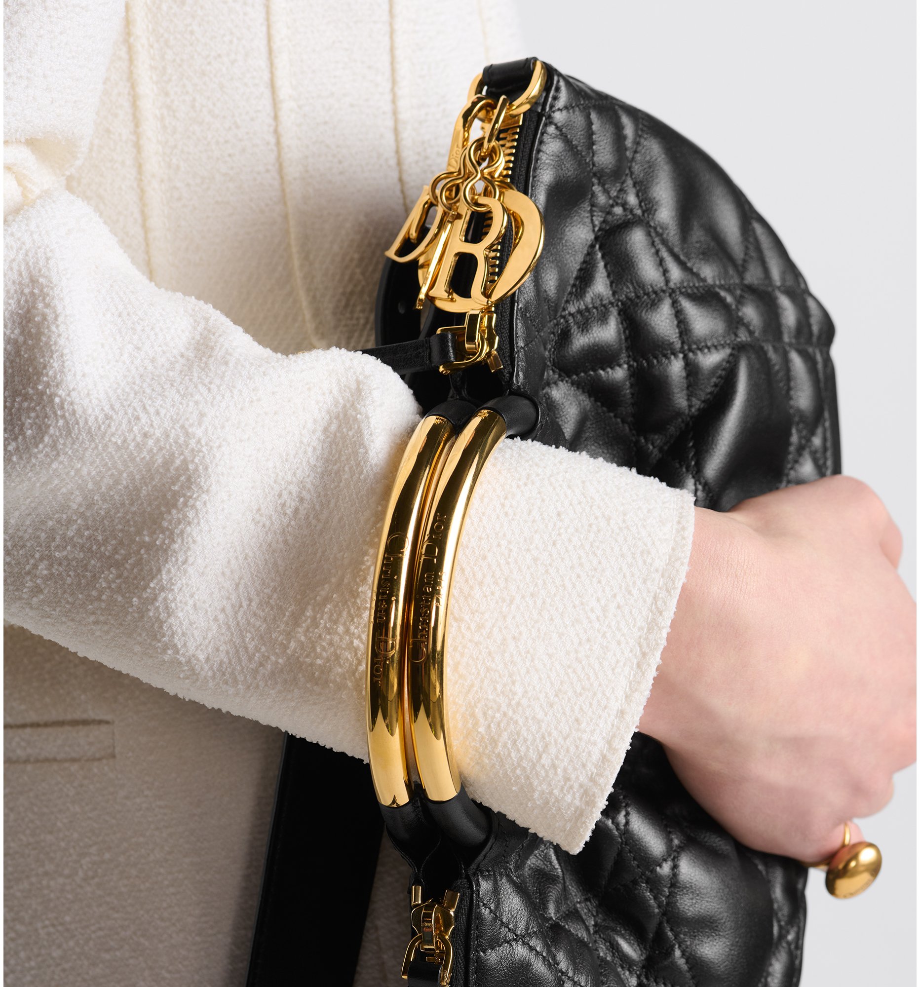 Walk in Dior Purse Black Macrocannage Calfskin | DIOR