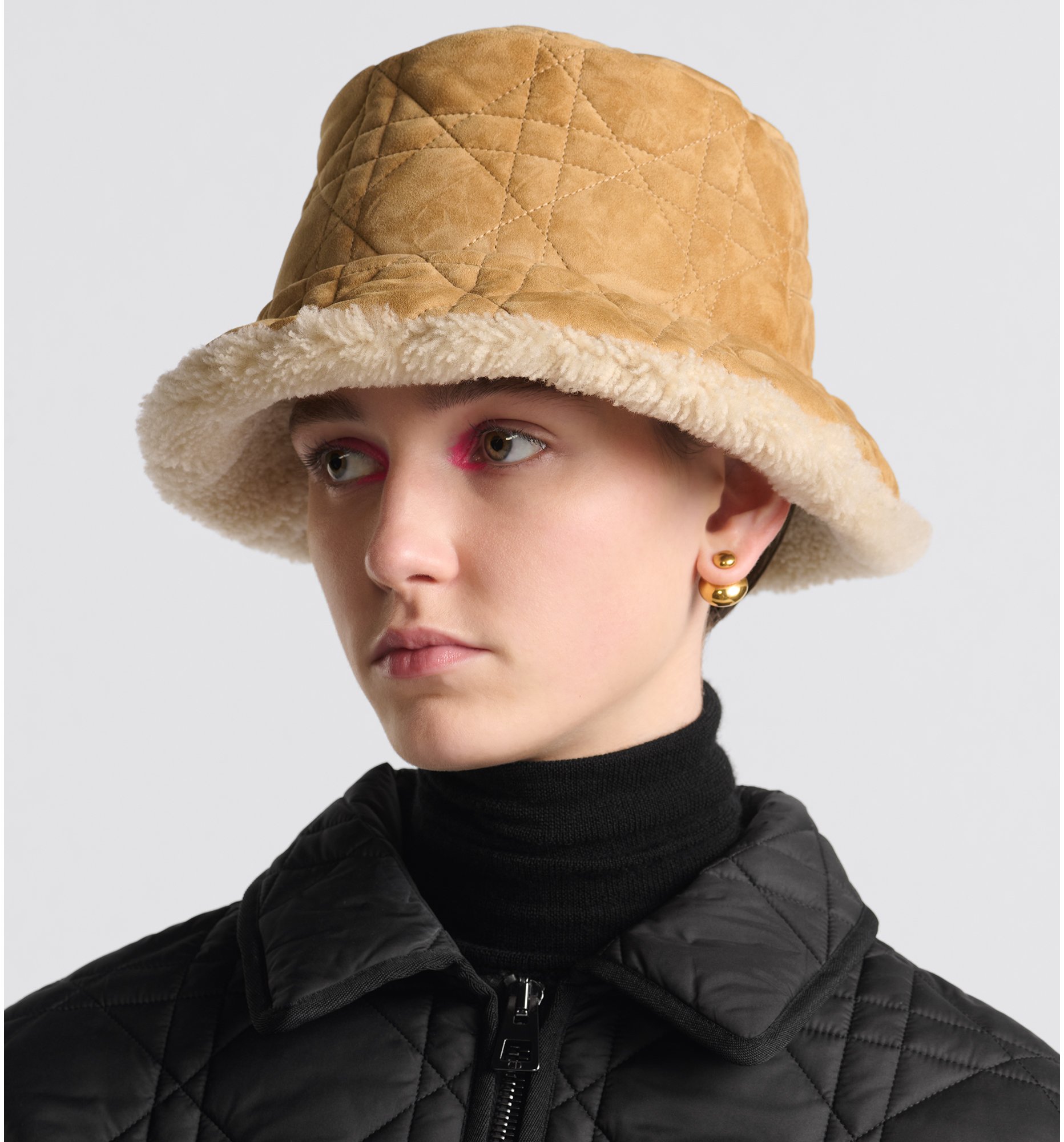 Teddy-D-bucket hat met Cannage-motief en smalle rand Beige suède en ...