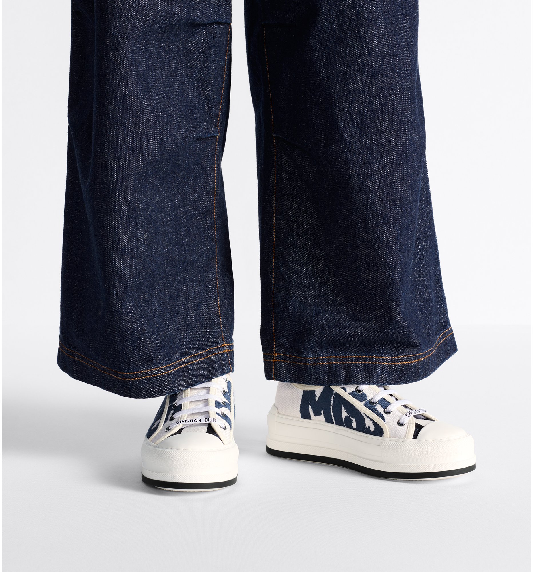 Walk'n'Dior Platform Sneaker White and Deep Blue Embroidered Cotton | DIOR