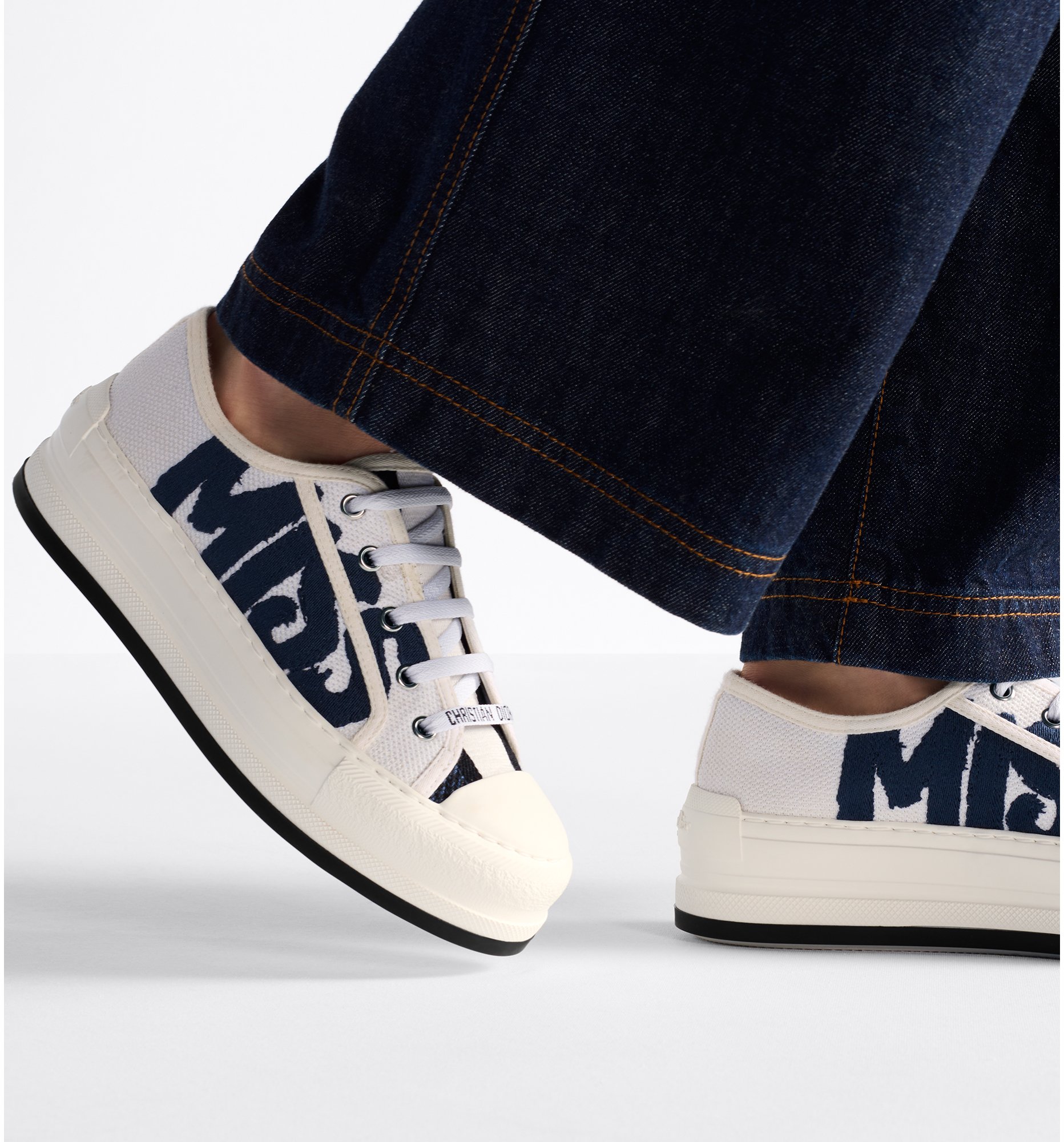 Walk'n'Dior Platform Sneaker White and Deep Blue Embroidered Cotton | DIOR