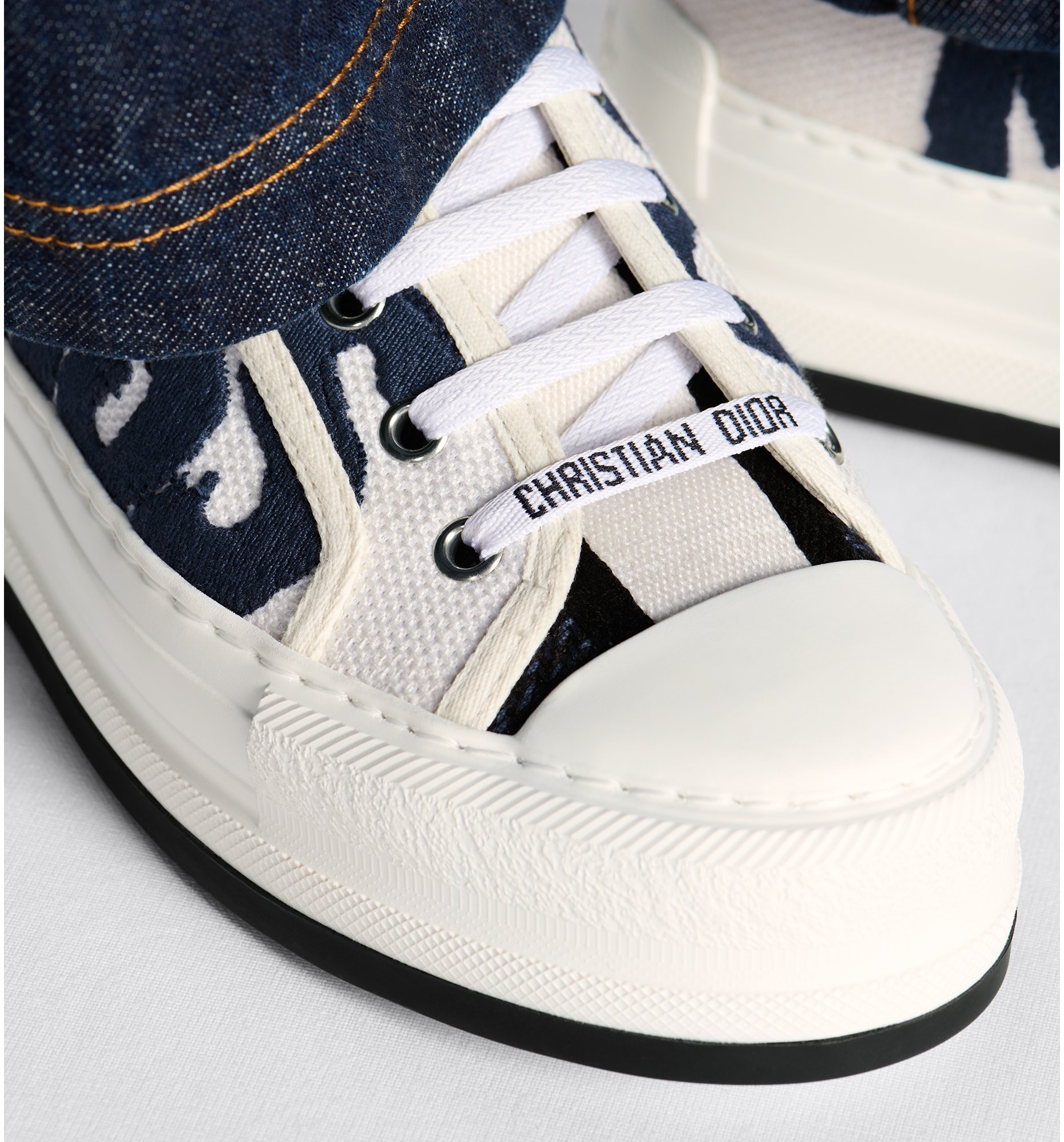Walk'n'Dior Platform Sneaker White and Deep Blue Embroidered Cotton | DIOR