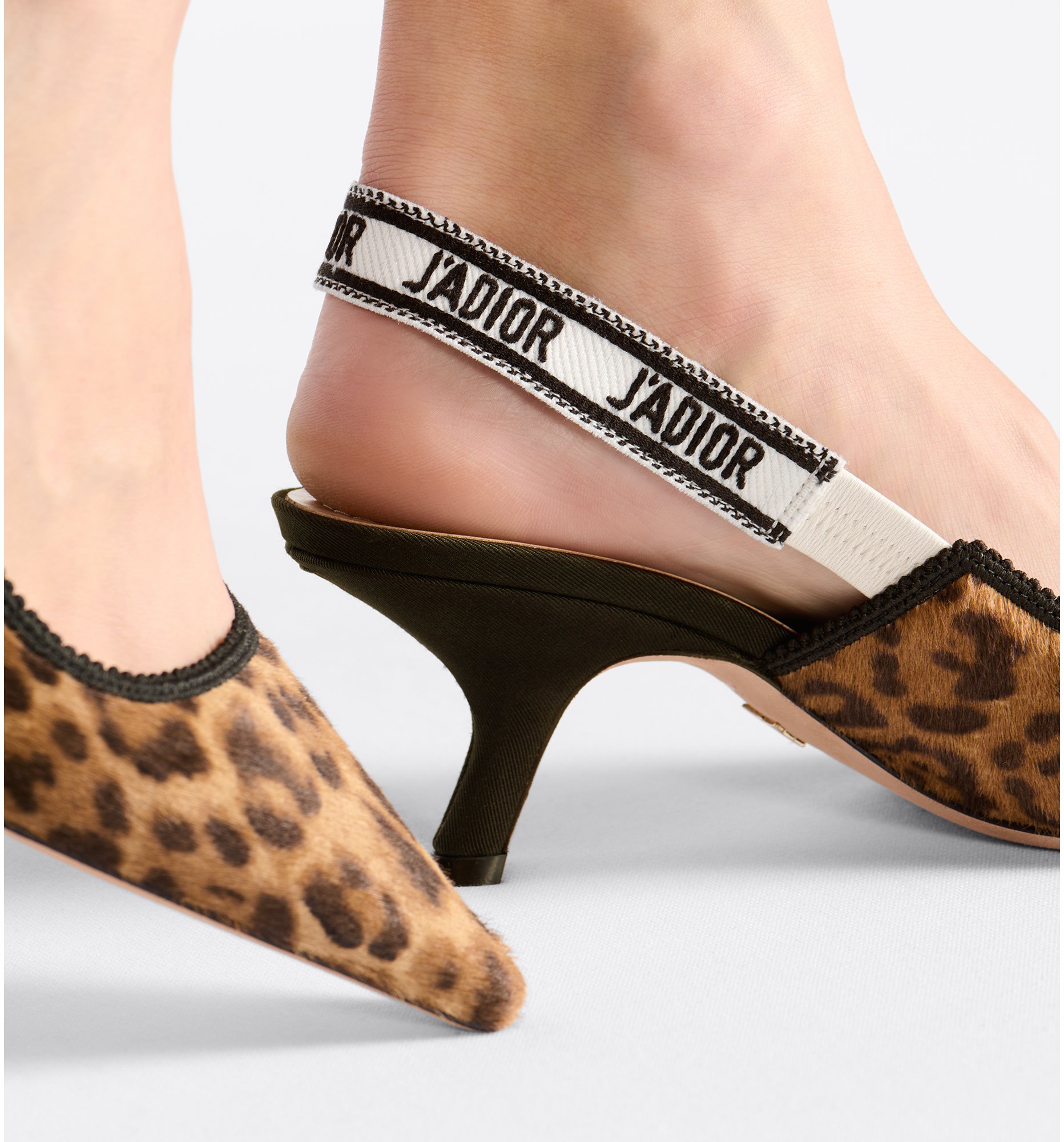 J'Adior-slingback pump Camel kalfsleer met ponyhaar-effect en bruin ...