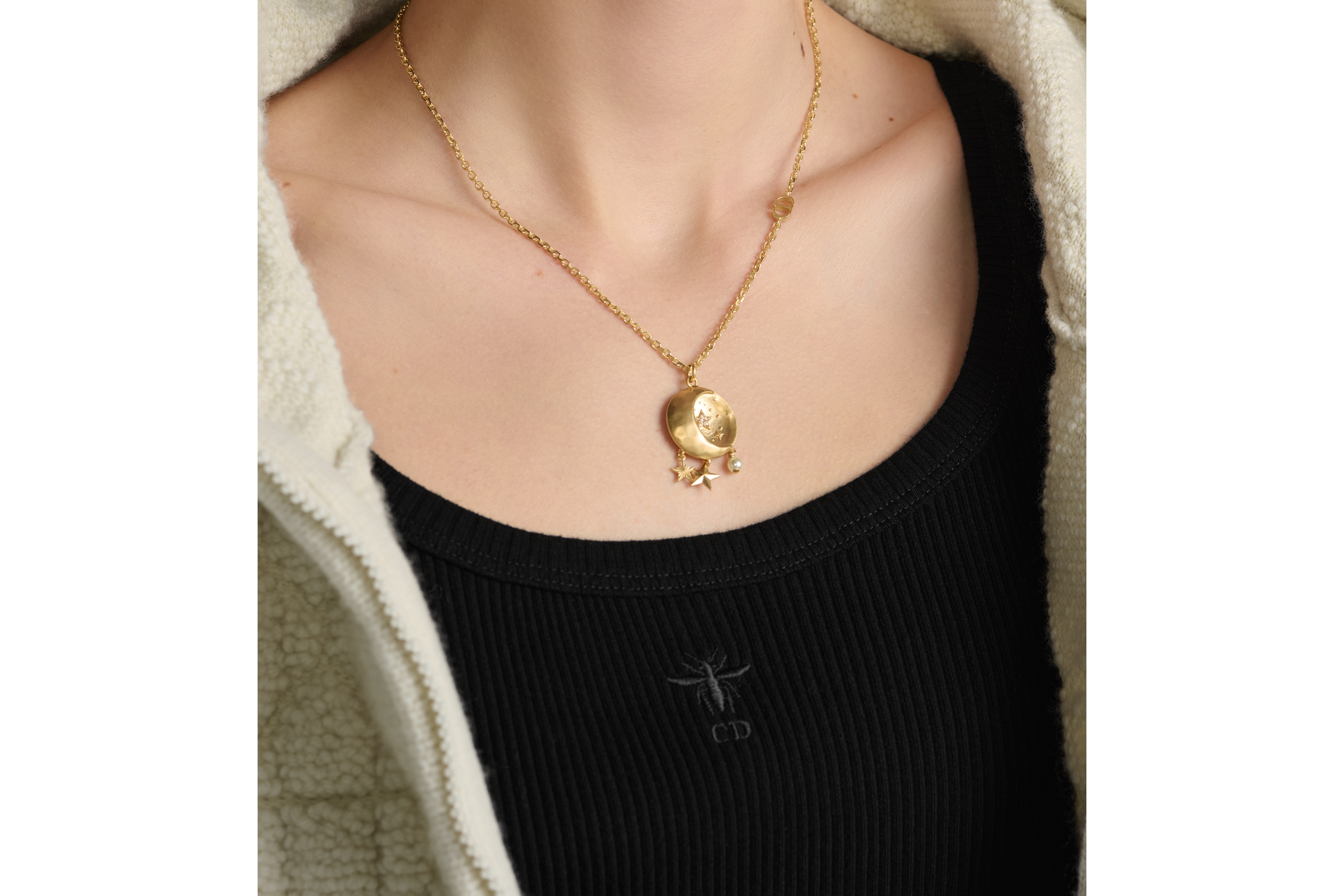 Collier Dior Astral Métal finition dorée, perle en résine blanche et ...