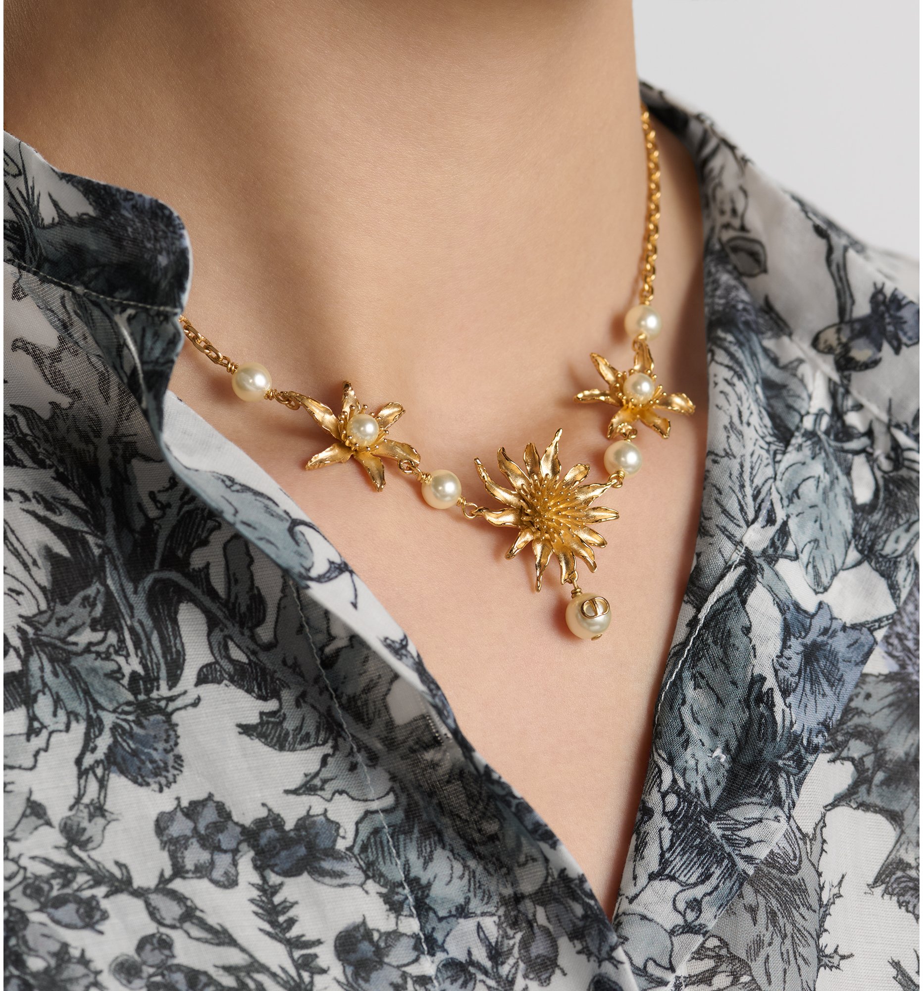 Collier Court Dior Chardons Métal Finition Dorée Et Perles En Résine