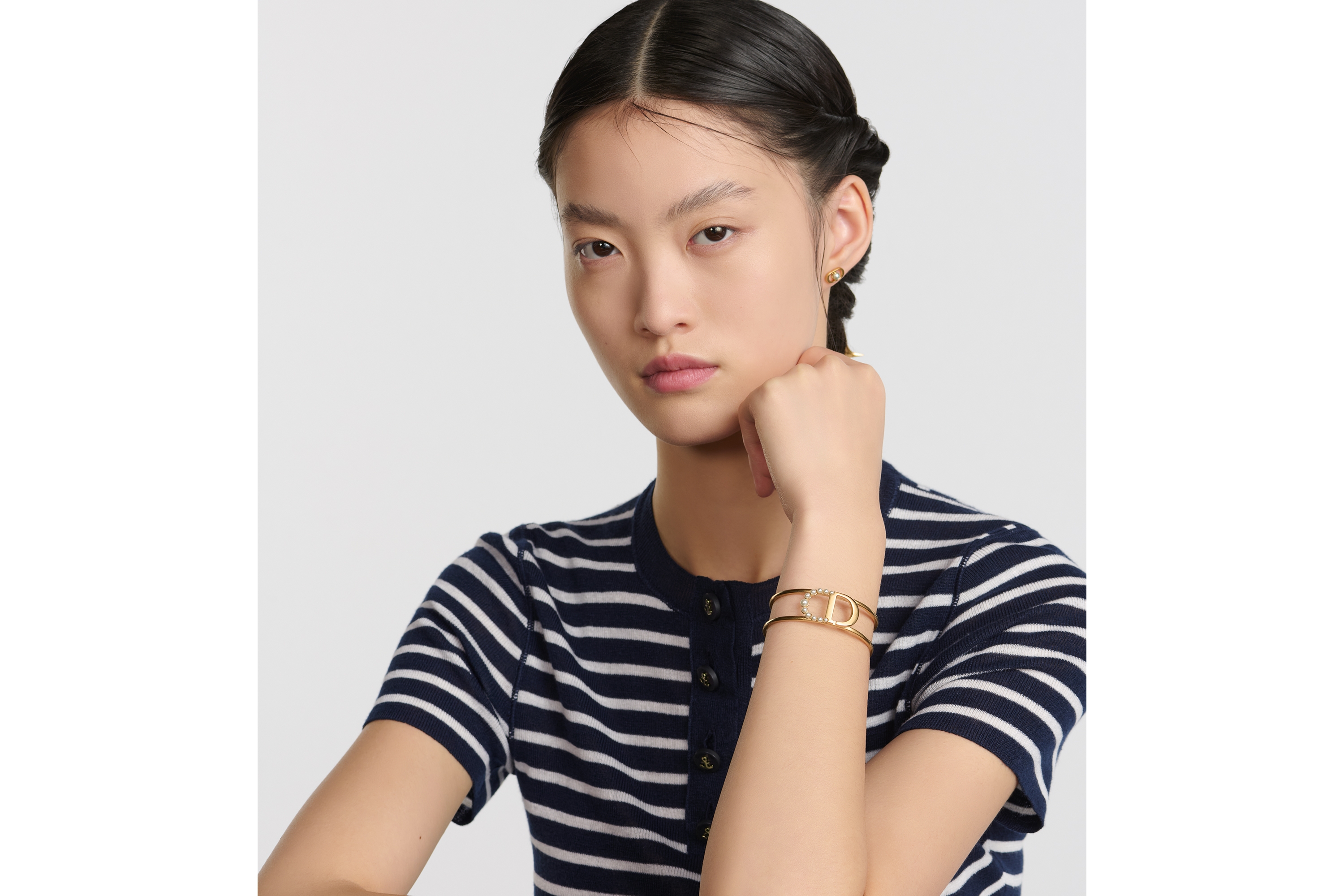 30 Montaigne Bangle Gold-Finish Metal and White Resin Pearls | DIOR