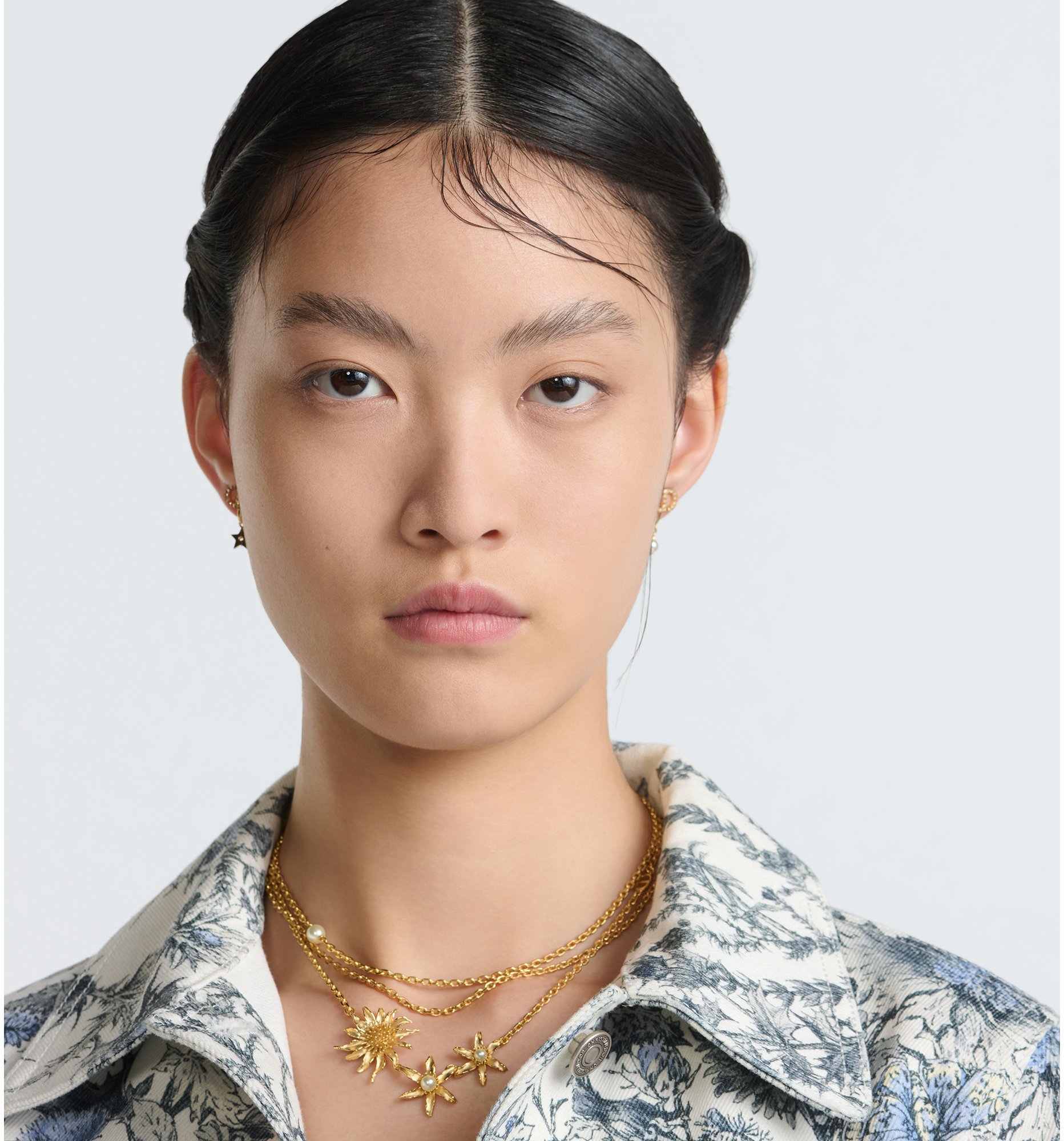 Collar Dior Chardons Metal dorado y abalorios de resina blancos | DIOR