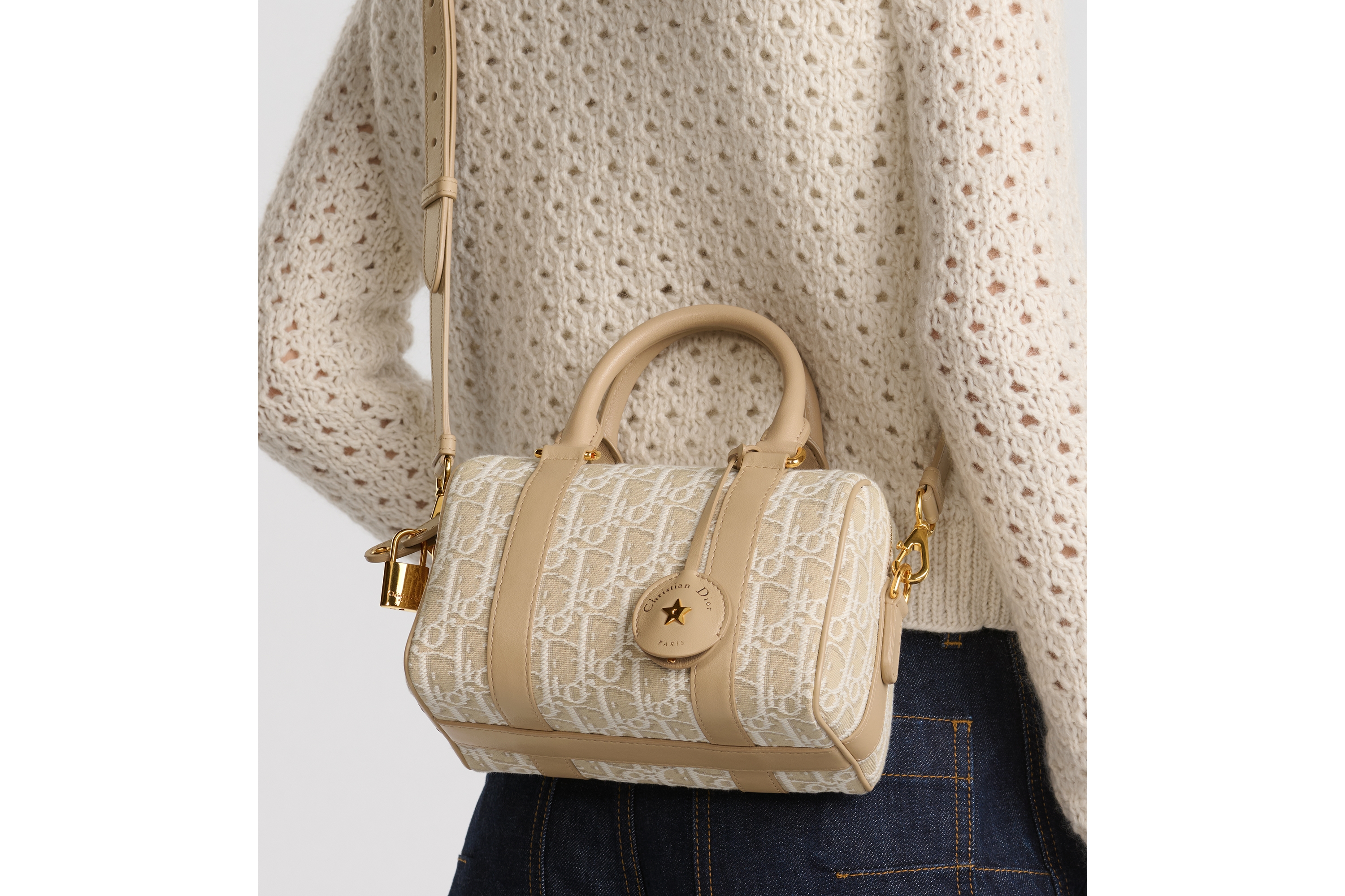 กระเป๋า Dior Groove 20 ผ้าแจ็กการ์ดลาย Dior Oblique สีน้ำตาลธรรมชาติ | DIOR