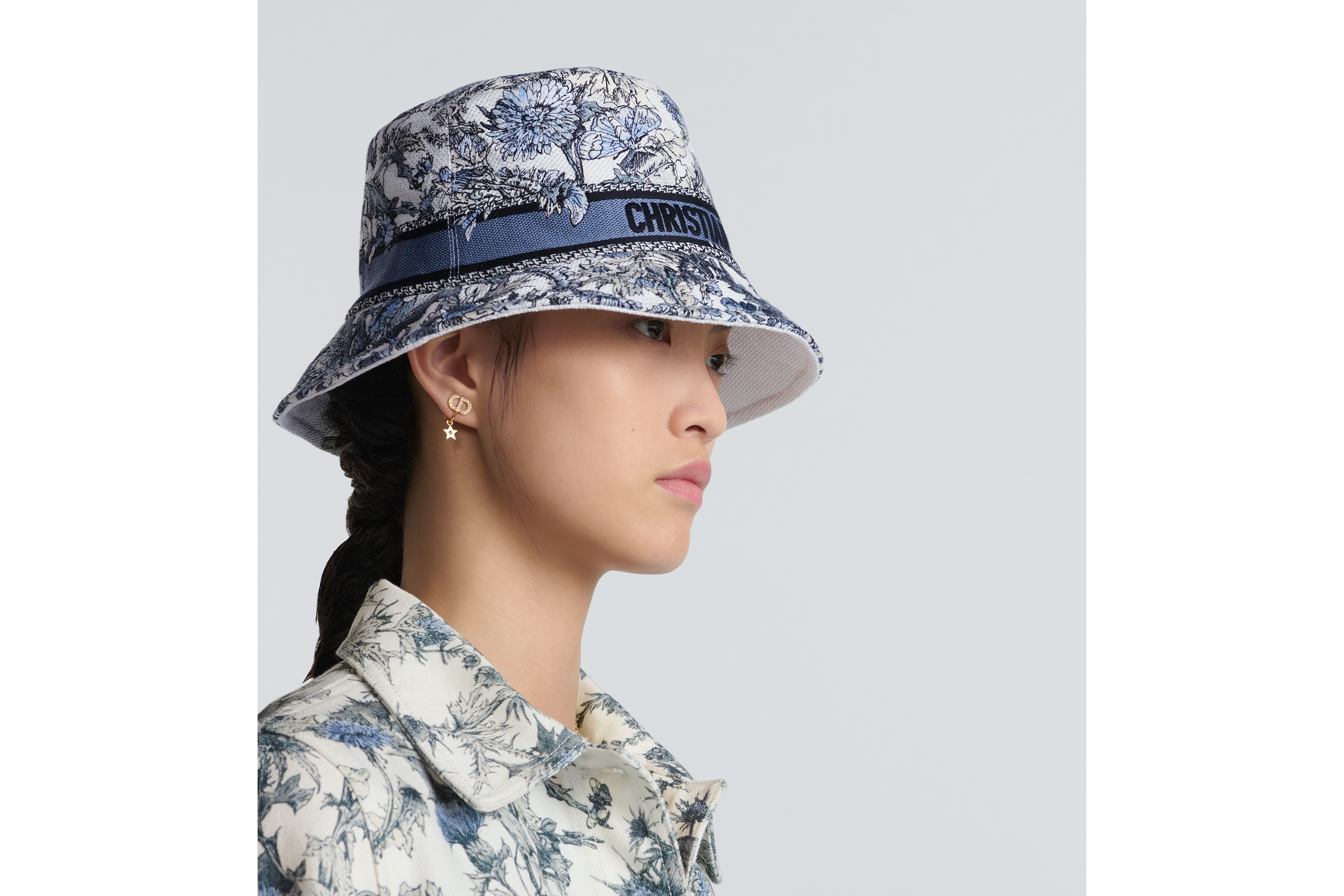 D-Bobby Dior Chardons Small-Brim Bucket Hat Blue and White Embroidery ...