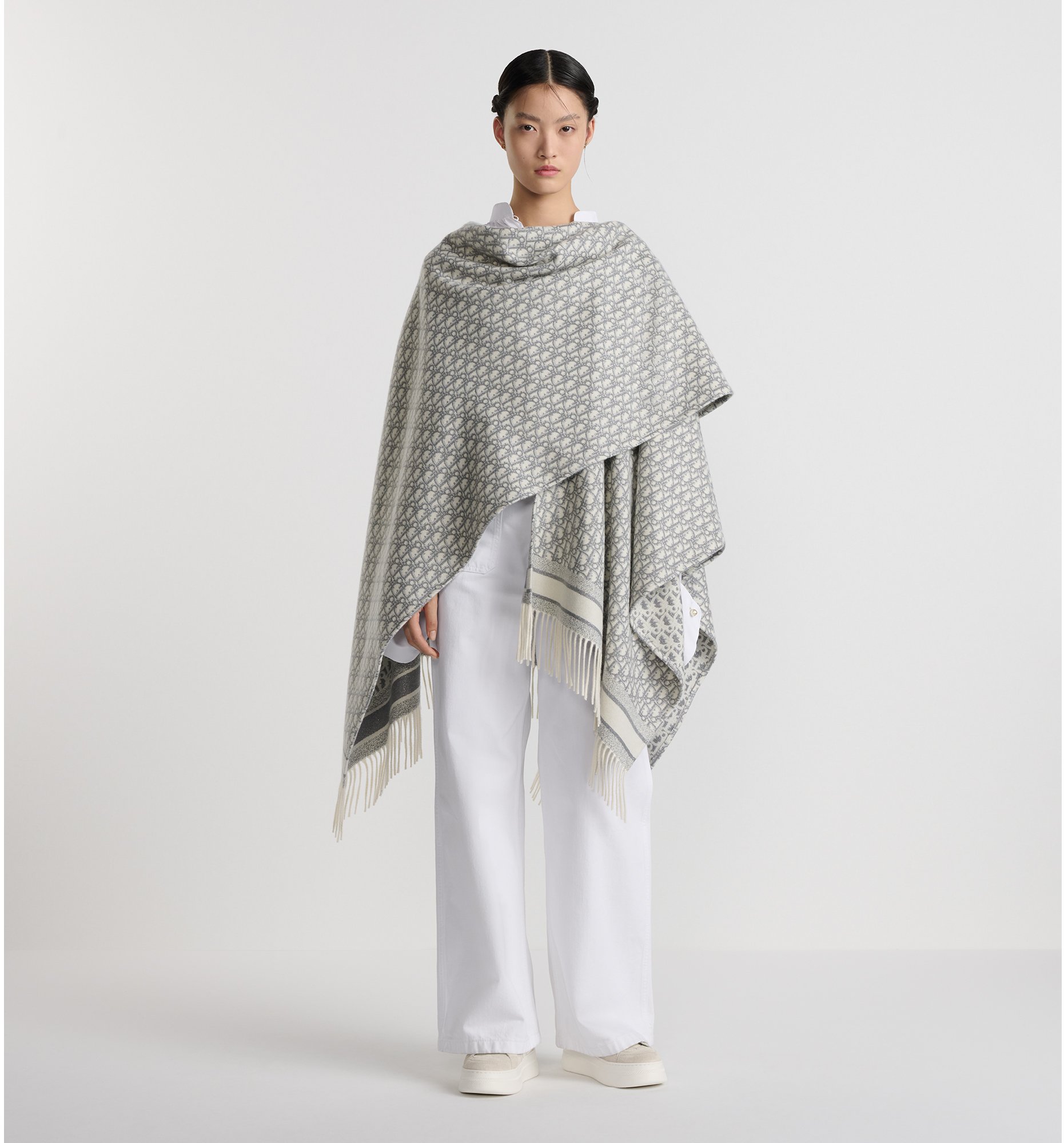Dior Oblique Poncho White Cashmere Blend and Silver-Tone Metallic ...