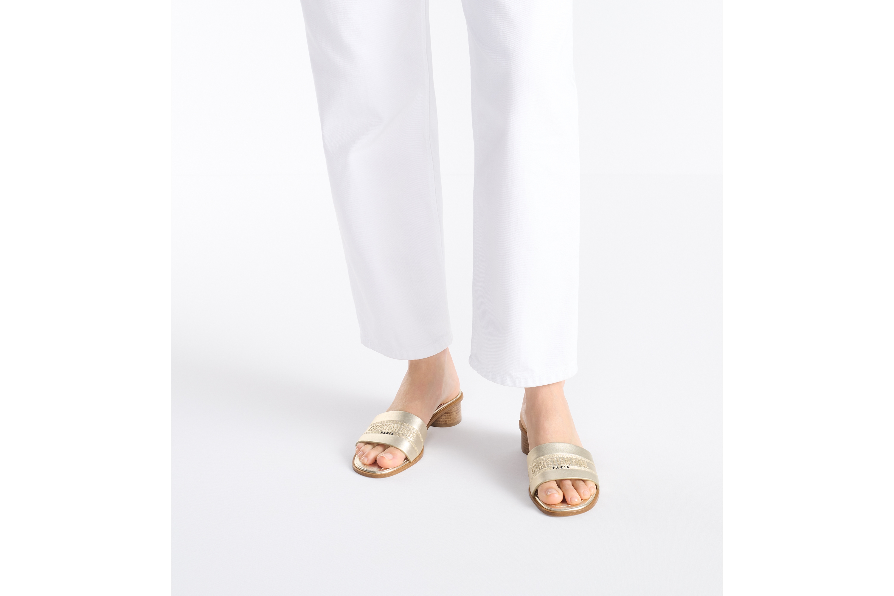 Sandalo con tacco Dway Pelle di vitello laminata e cotone ricamato con ...