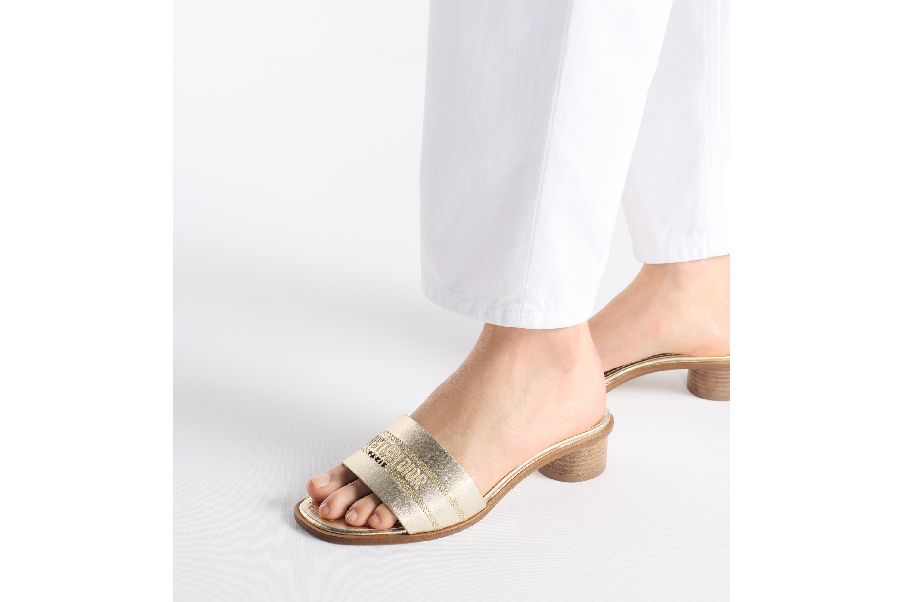 Sandalo con tacco Dway Pelle di vitello laminata e cotone ricamato con ...