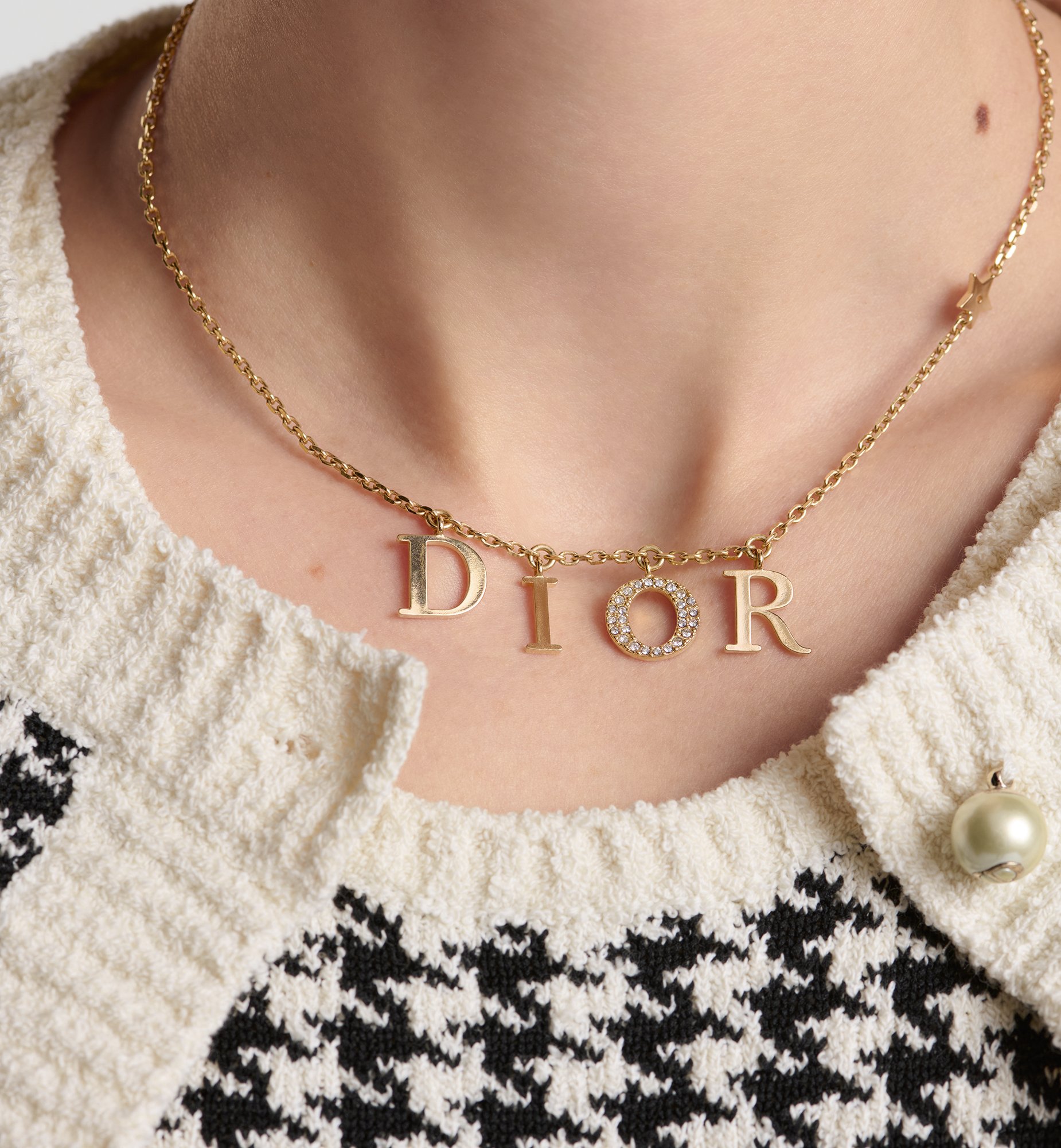 Dio(r)evolution Necklace Gold-Finish Metal and White Dio(r)evolution Necklace Gold-Finish Metal and White