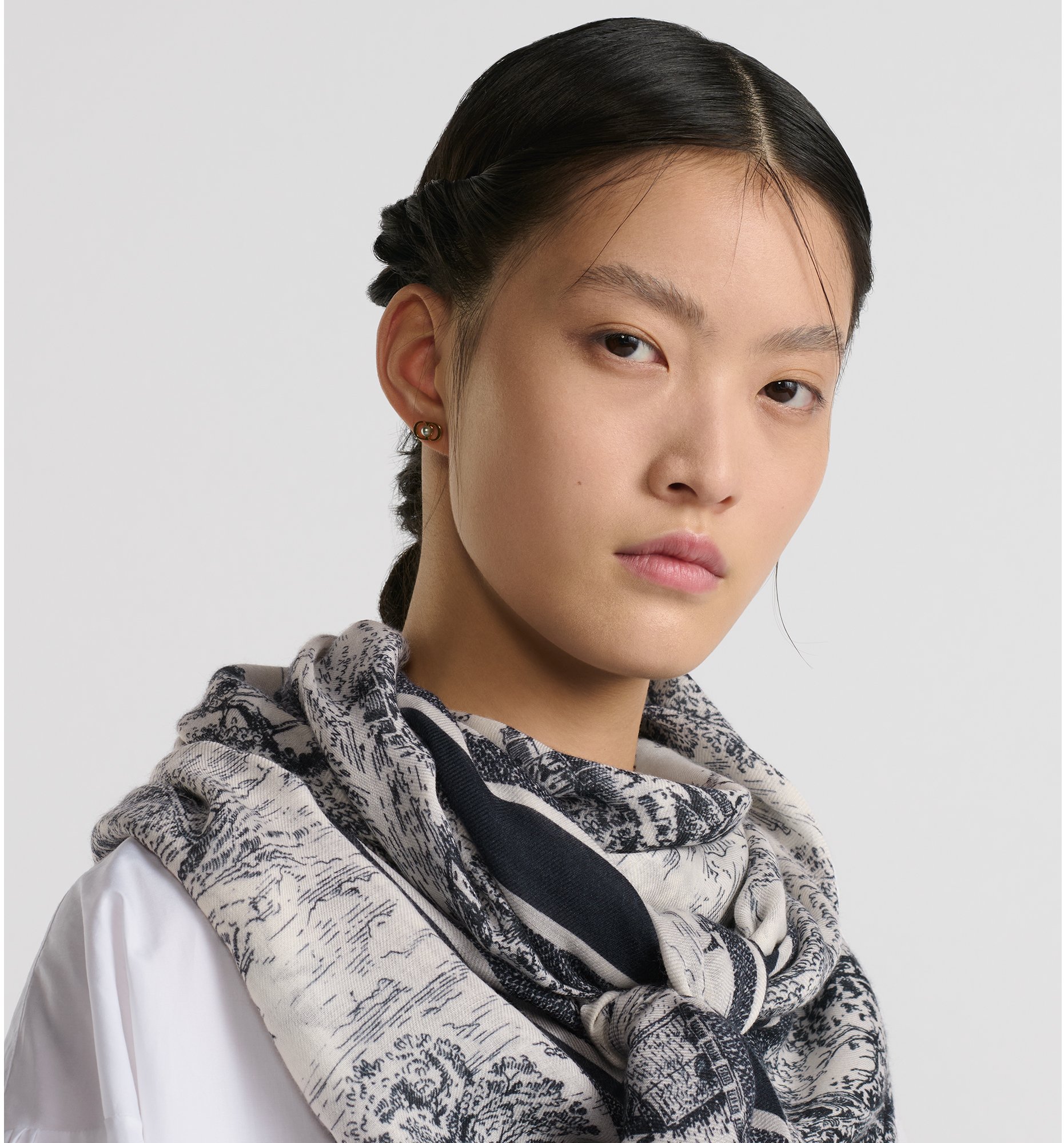 ผ้าคลุมไหล่ Toile de Jouy Scotland แคชเมียร์สีขาวและสีน้ำเงินเนวี่ | DIOR