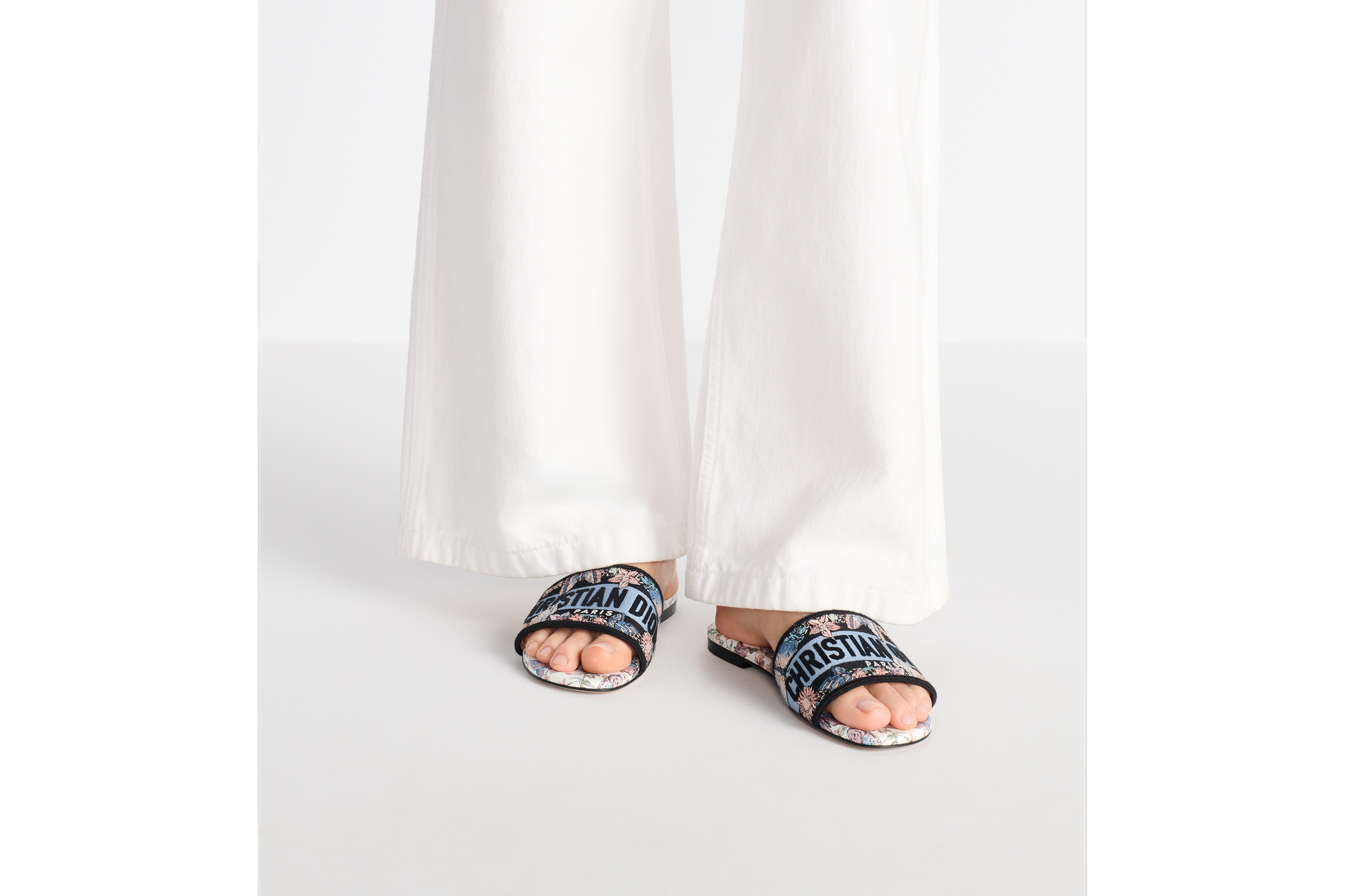 Dway Slide Embroidered Cotton and White Multicolor Toile de Jouy ...