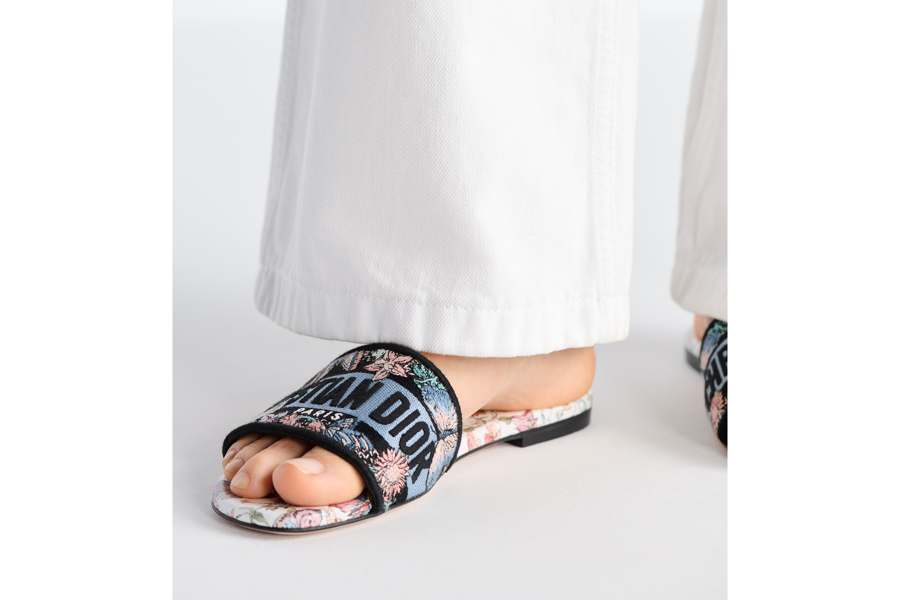 Dway Slide Embroidered Cotton and White Multicolor Toile de Jouy ...