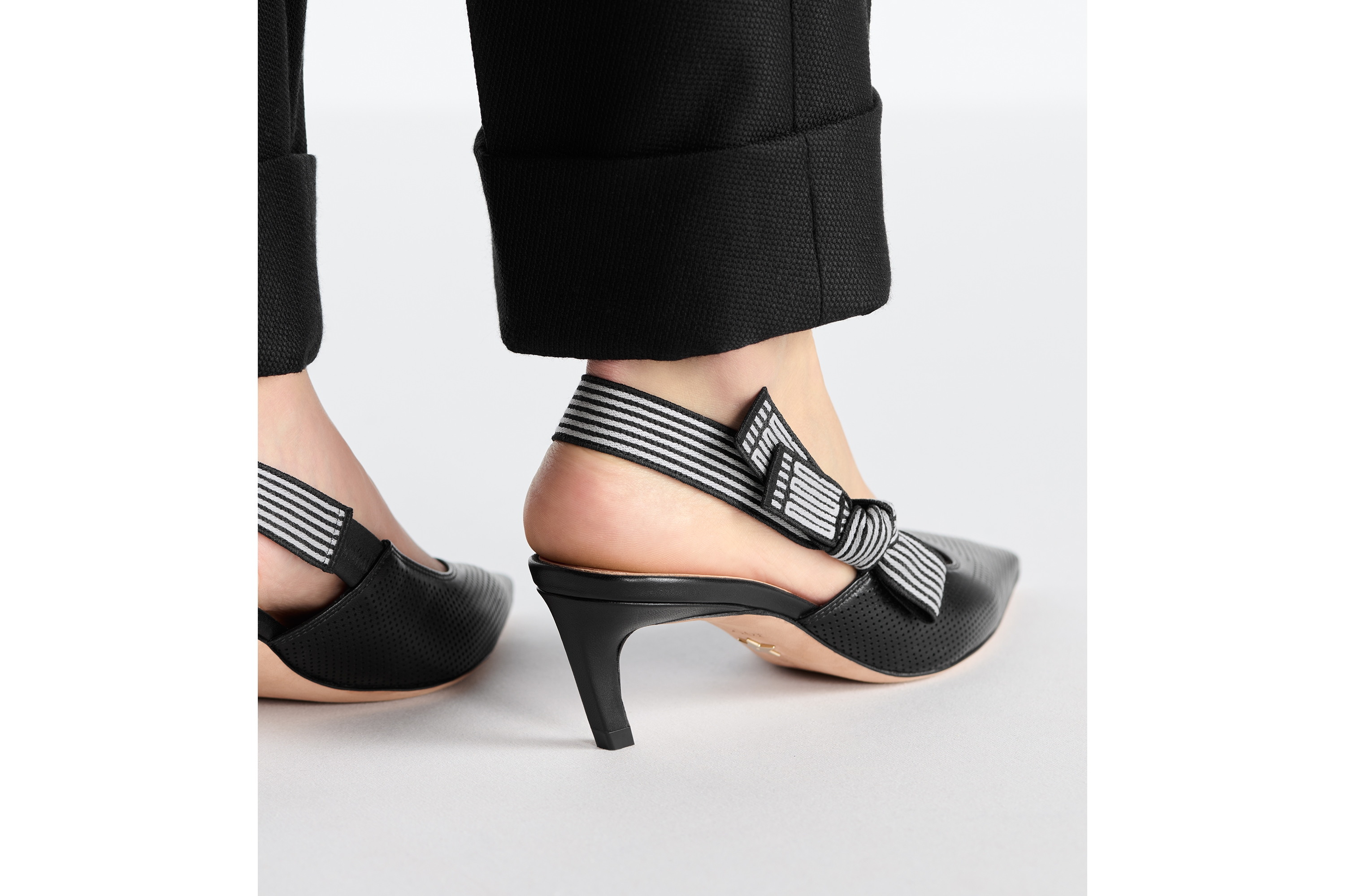 Dior Toujours Slingback-Pumps Perforiertes, weiches Lammleder in ...