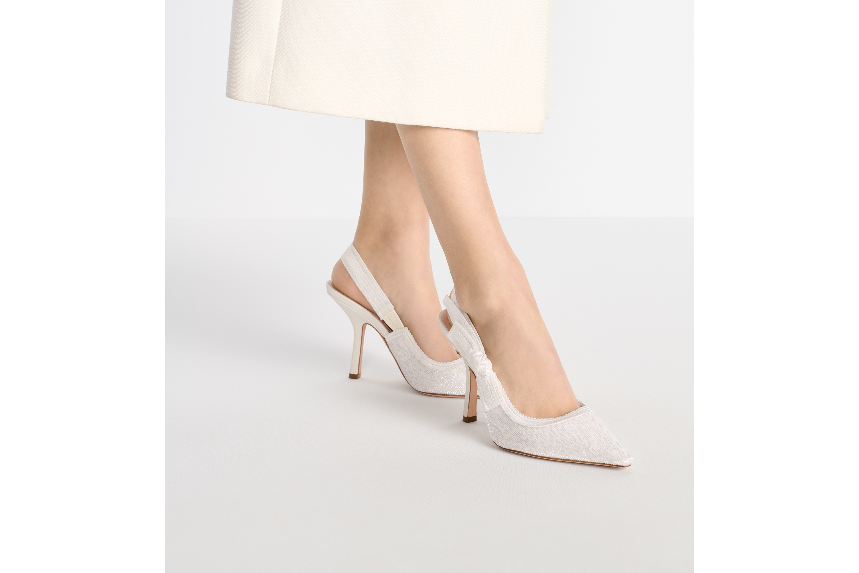 Décolleté slingback J'Adior Cotone ricamato e microperline bianchi | DIOR