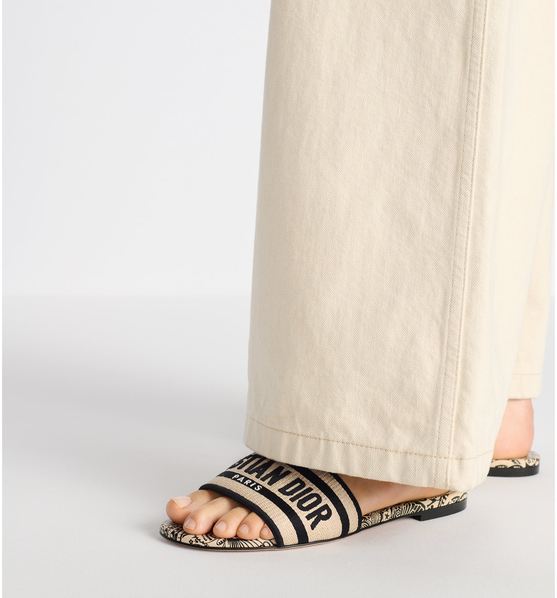 Dway Slide Natural Raffia and Black D-Butterfly Paisley Motif | DIOR