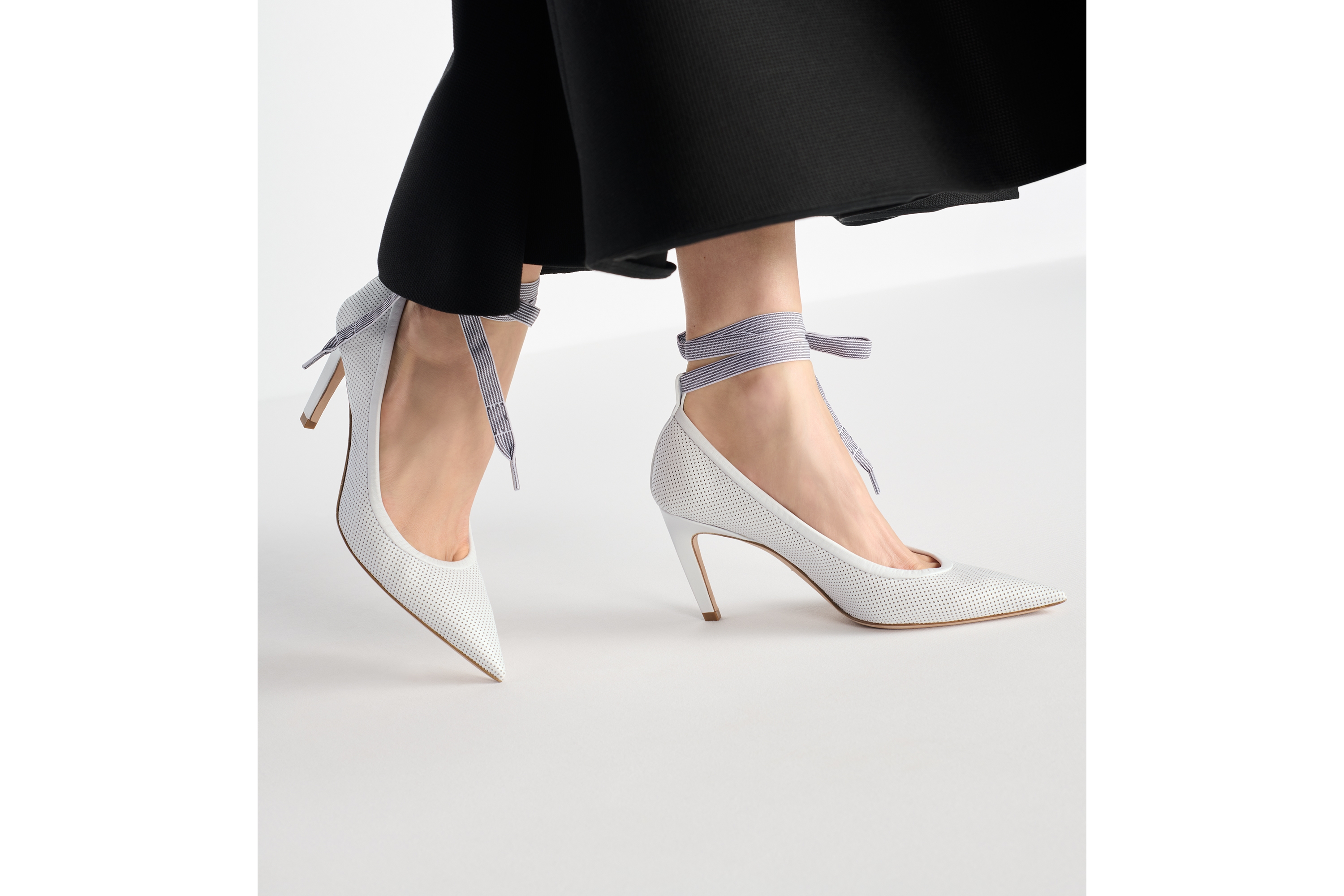 D-Journey Lace-Up Pump White Perforated Supple Lambskin | DIOR