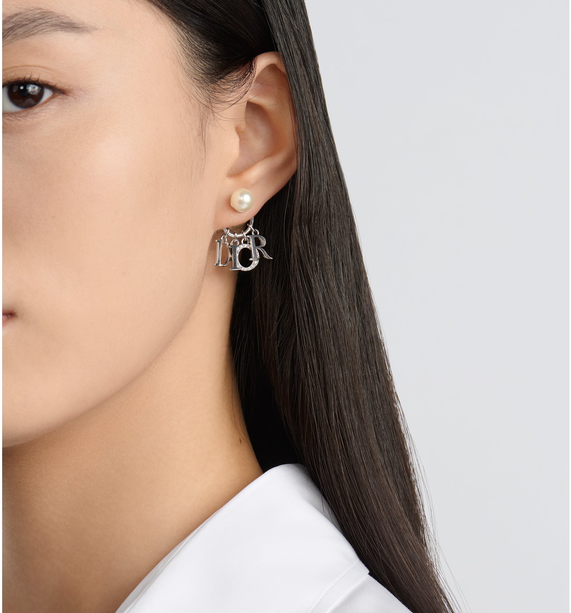 Boucles Doreilles Dior Tribales Métal Finition Argentée Perles En