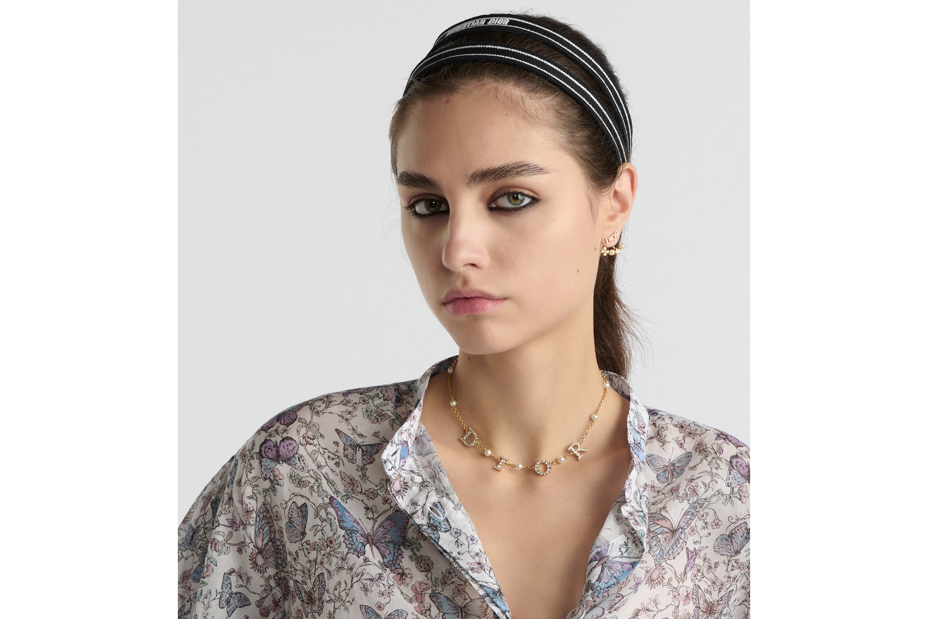 Dio(r)evolution Necklace Gold-Finish Metal with White Resin Pearls and ...