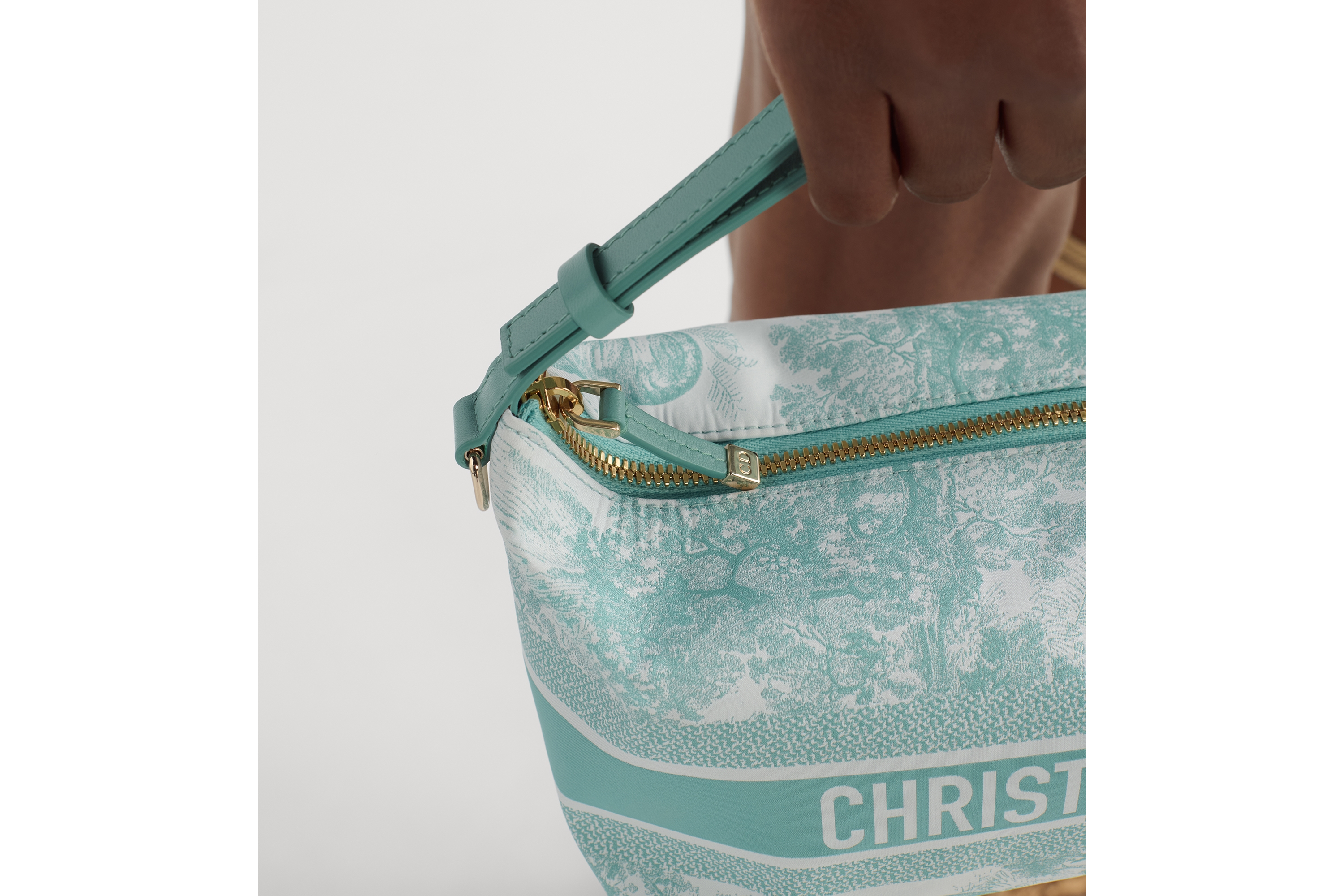 Dioriviera Medium DiorTravel Nomad Pouch Celestial Blue Technical ...