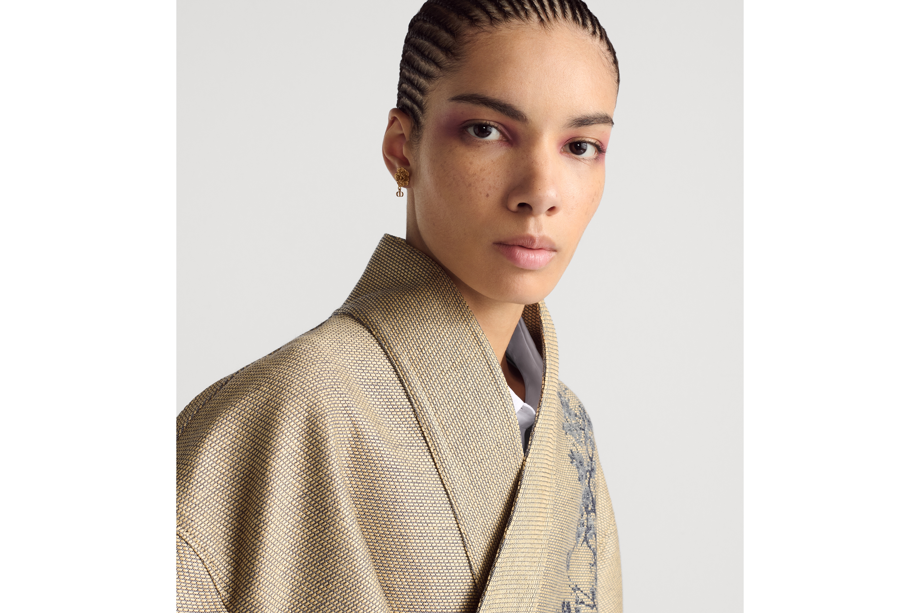 Oversized Peacoat Beige Raffia Jacquard with Blue Dior Pivoine Motif | DIOR