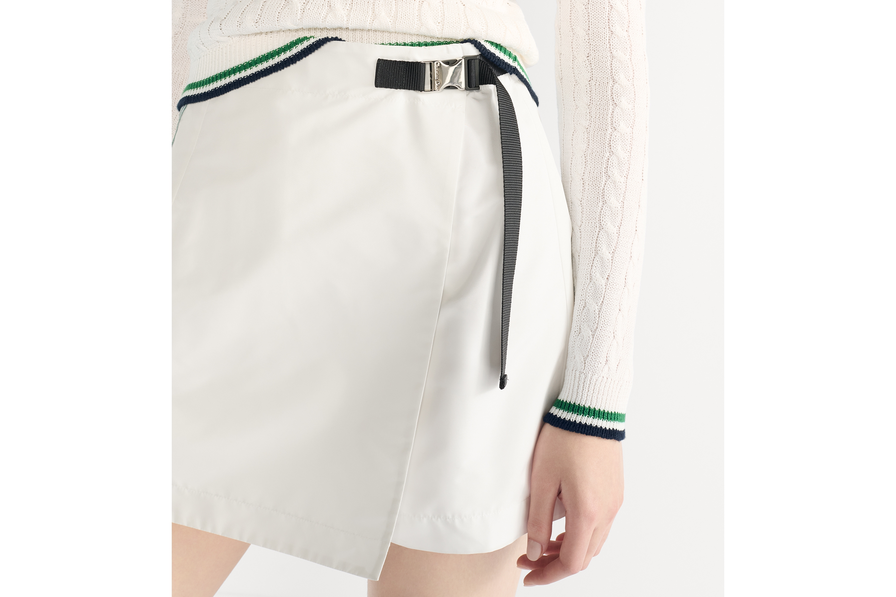 Short-saia Dior Vibe Tecido técnico branco com motivo Dior Graphique ...