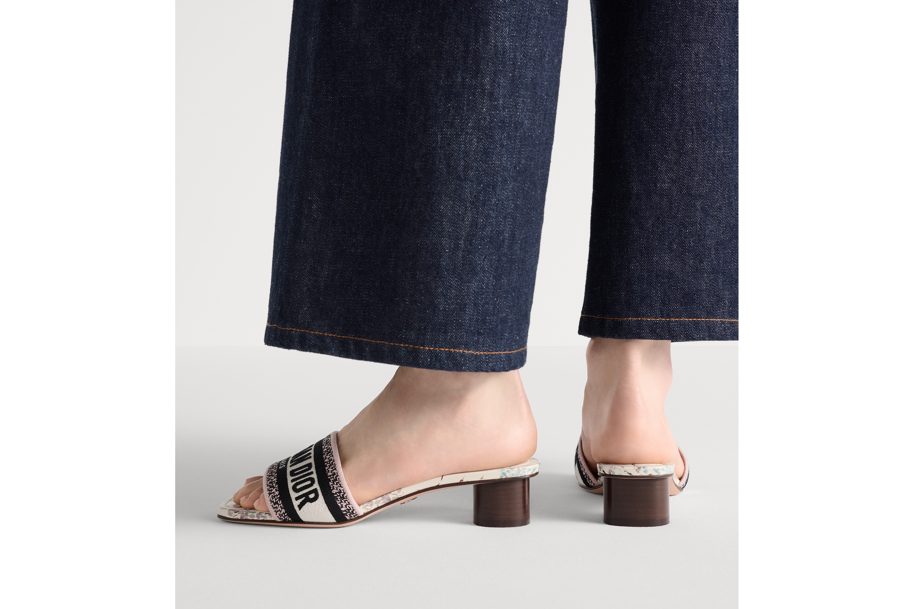 Mule à talon Dway Coton brodé et motif Millefiori nude et blanc | DIOR