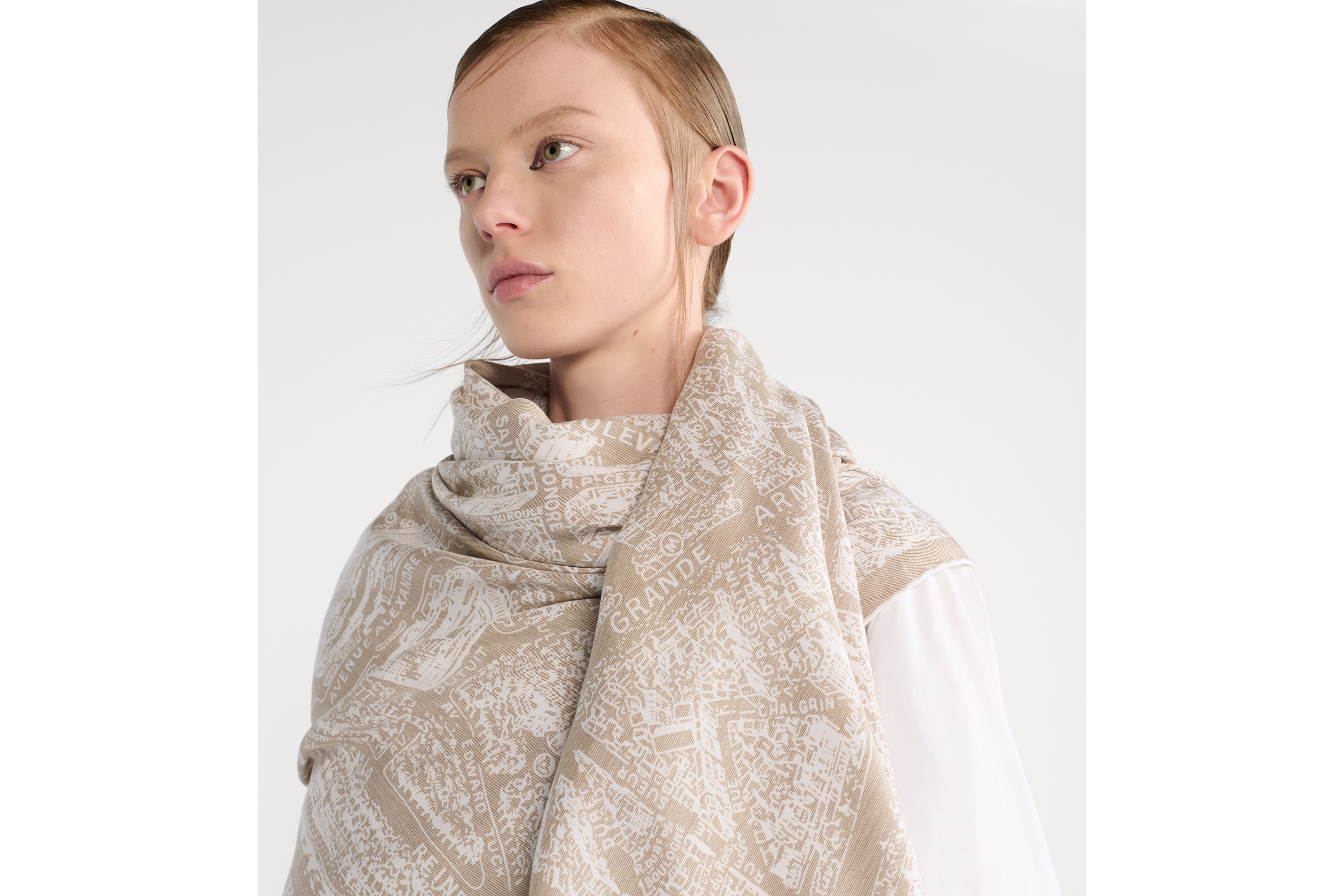 Plan de Paris Schultertuch Baumwolle und Seide in sattem Beige und Weiß ...