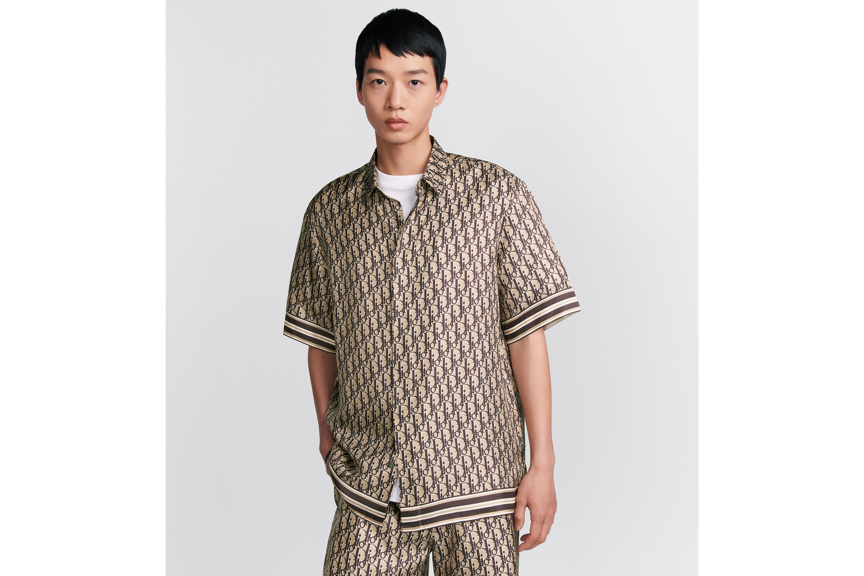 Camisa Dior Oblique com mangas curtas Twill de seda bege e marrom | DIOR