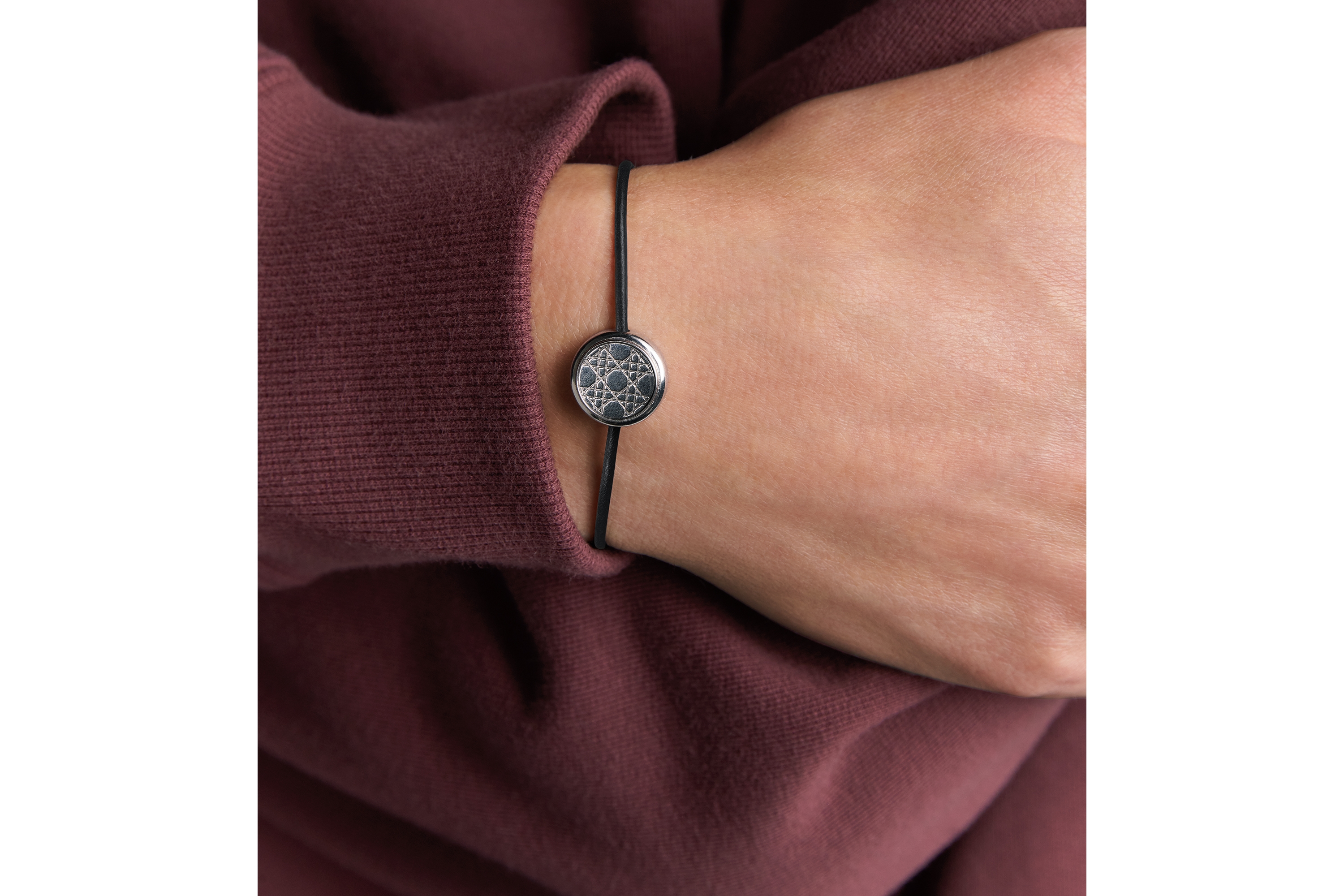 Pulseira Cannage Pele de cordeiro preta e metal com acabamento prateado ...