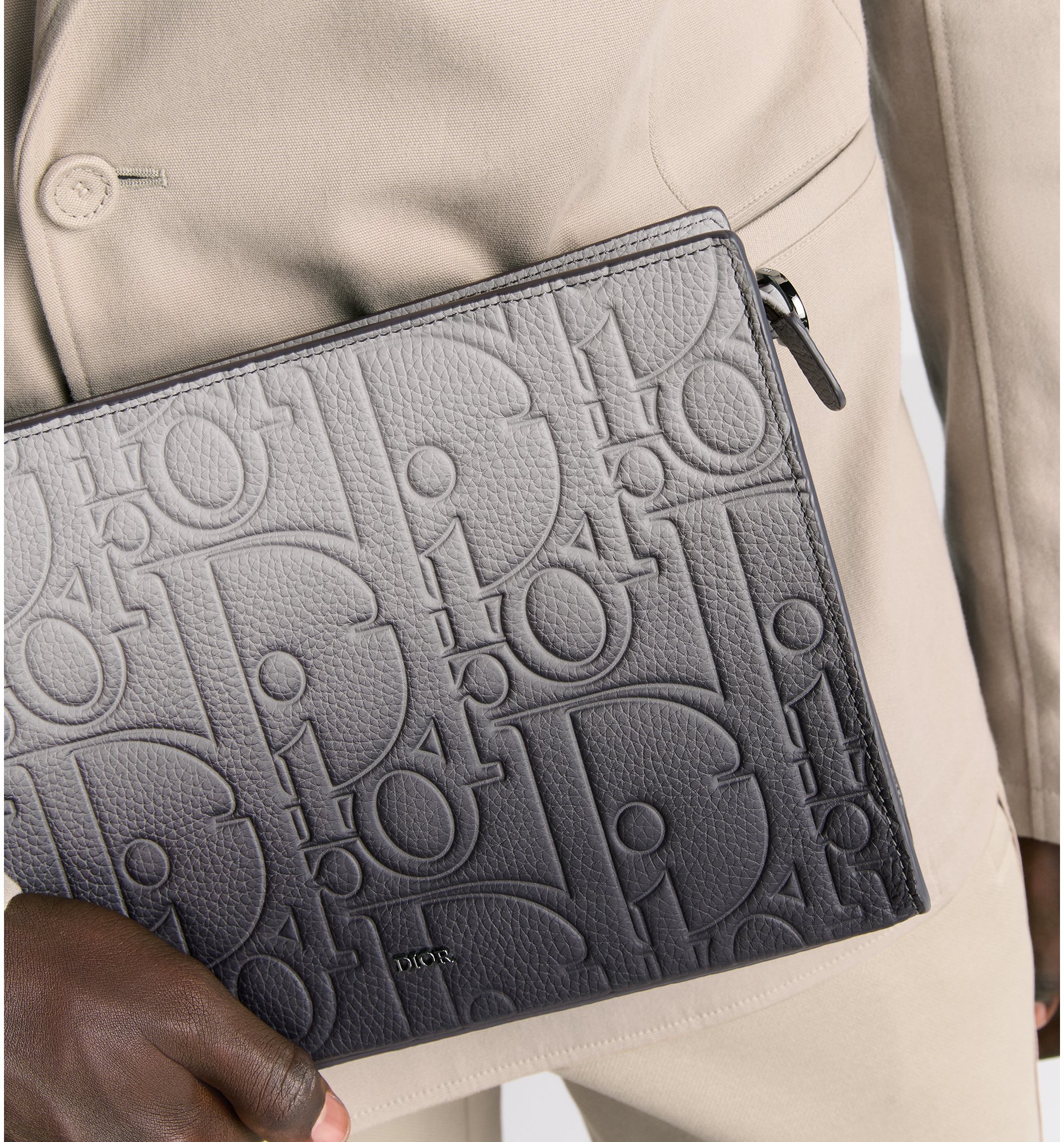 Dreieckige Pouch im A5-Format Dior Gravity Leder mit Farbverlauf von ...