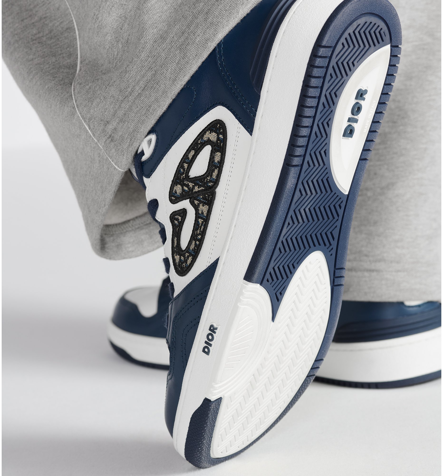 B57 Dribble 로우탑 스니커즈 네이비 블루 & 화이트 스무스 송아지 가죽, 베이지, 블랙 Dior Oblique 자카드 ...