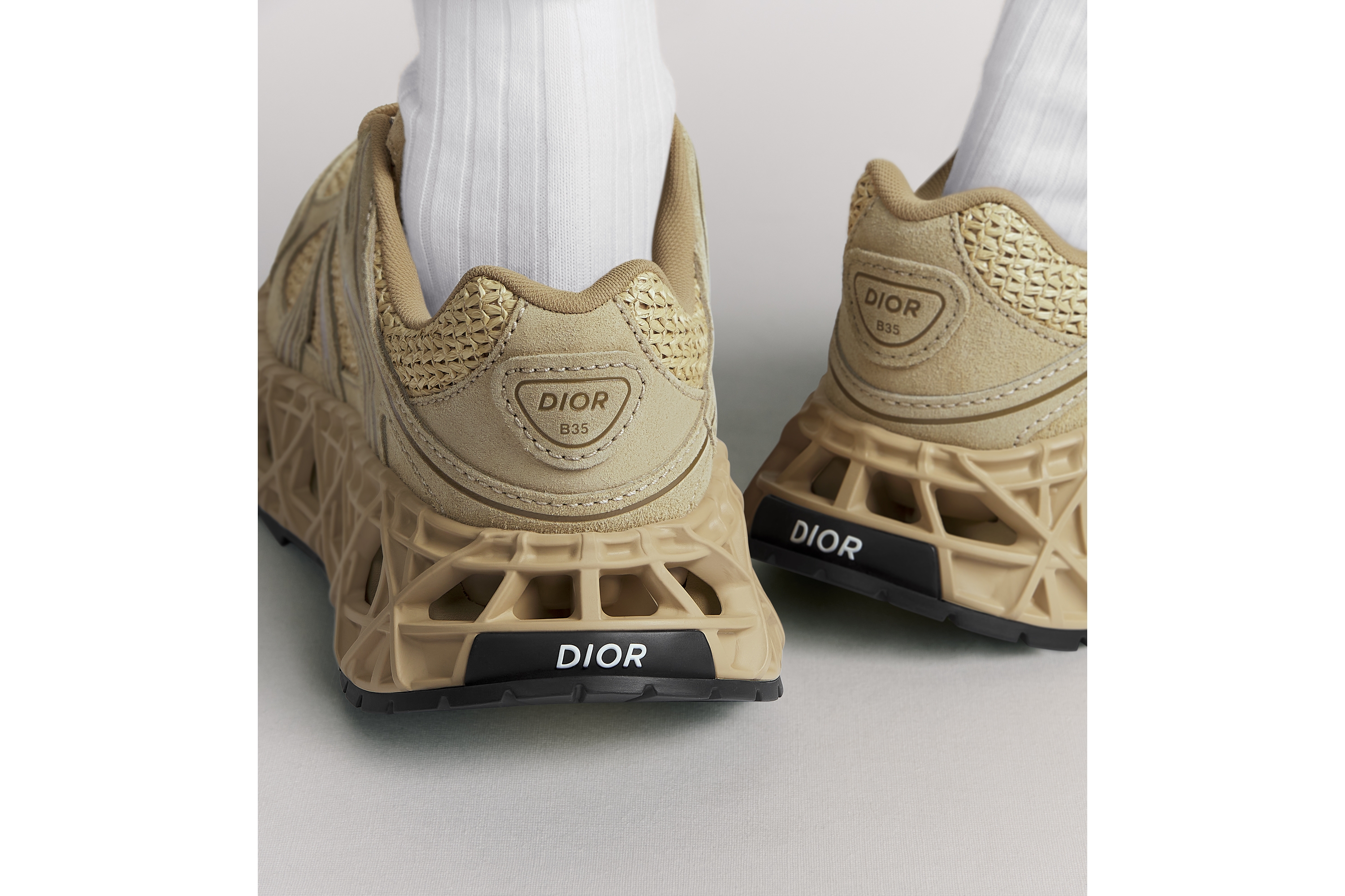 Sneaker B35 NXXT – ÉDITION LIMITÉE ET NUMÉROTÉE Suède beige et matière ...
