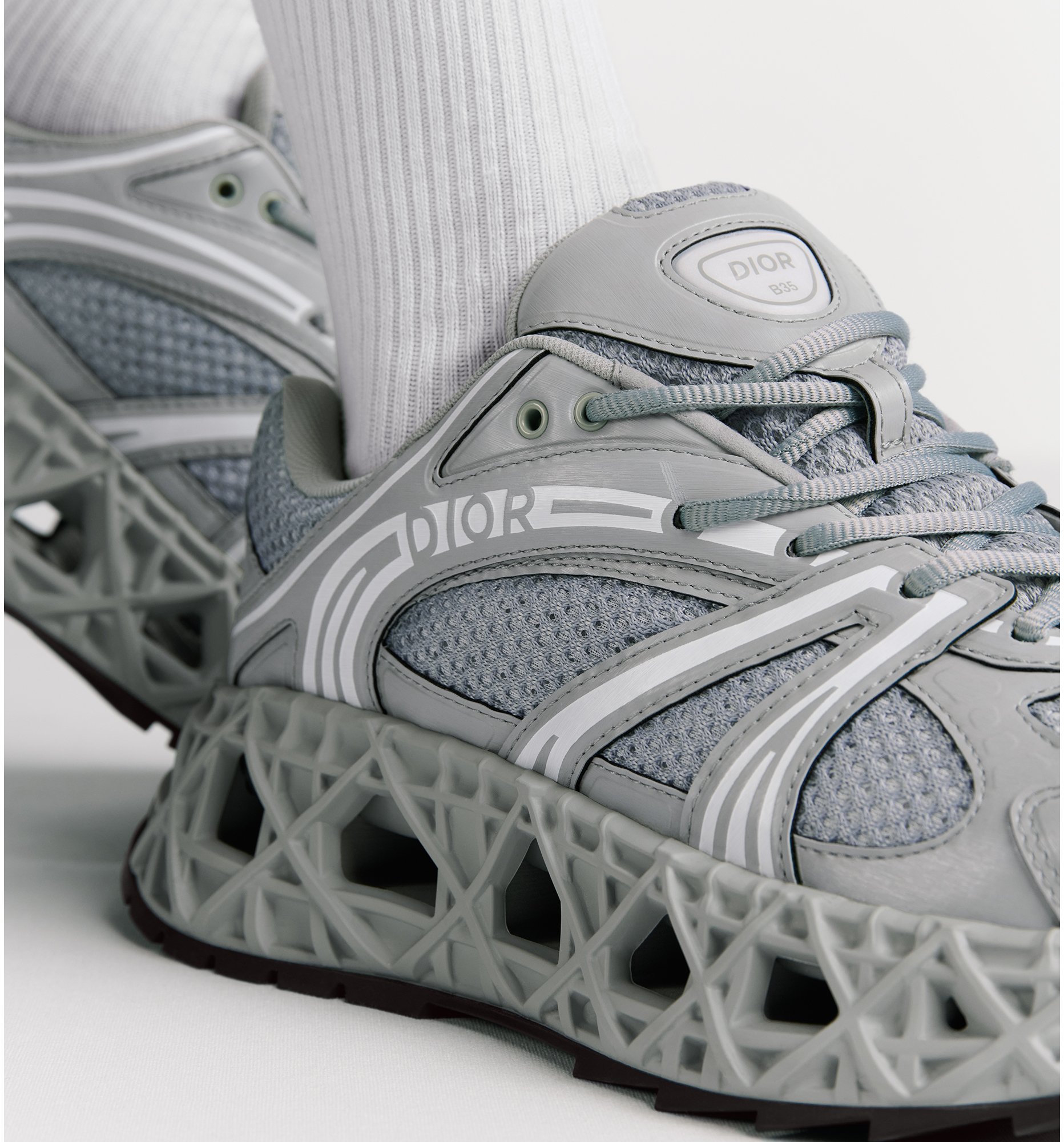 B35 NXXT Sneaker Funktionsstoff in Grau und Funktionsmesh in Grau | DIOR