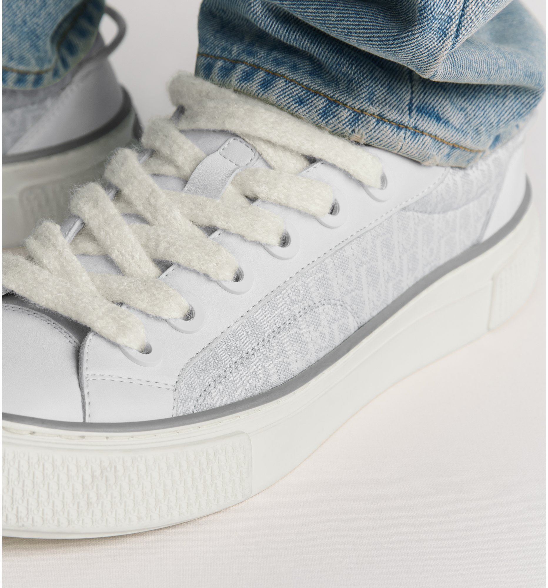 B33 Spin Sneaker - LIMITED EDITION White Smooth Calfskin and Dior Oblique Jacquard | DIOR