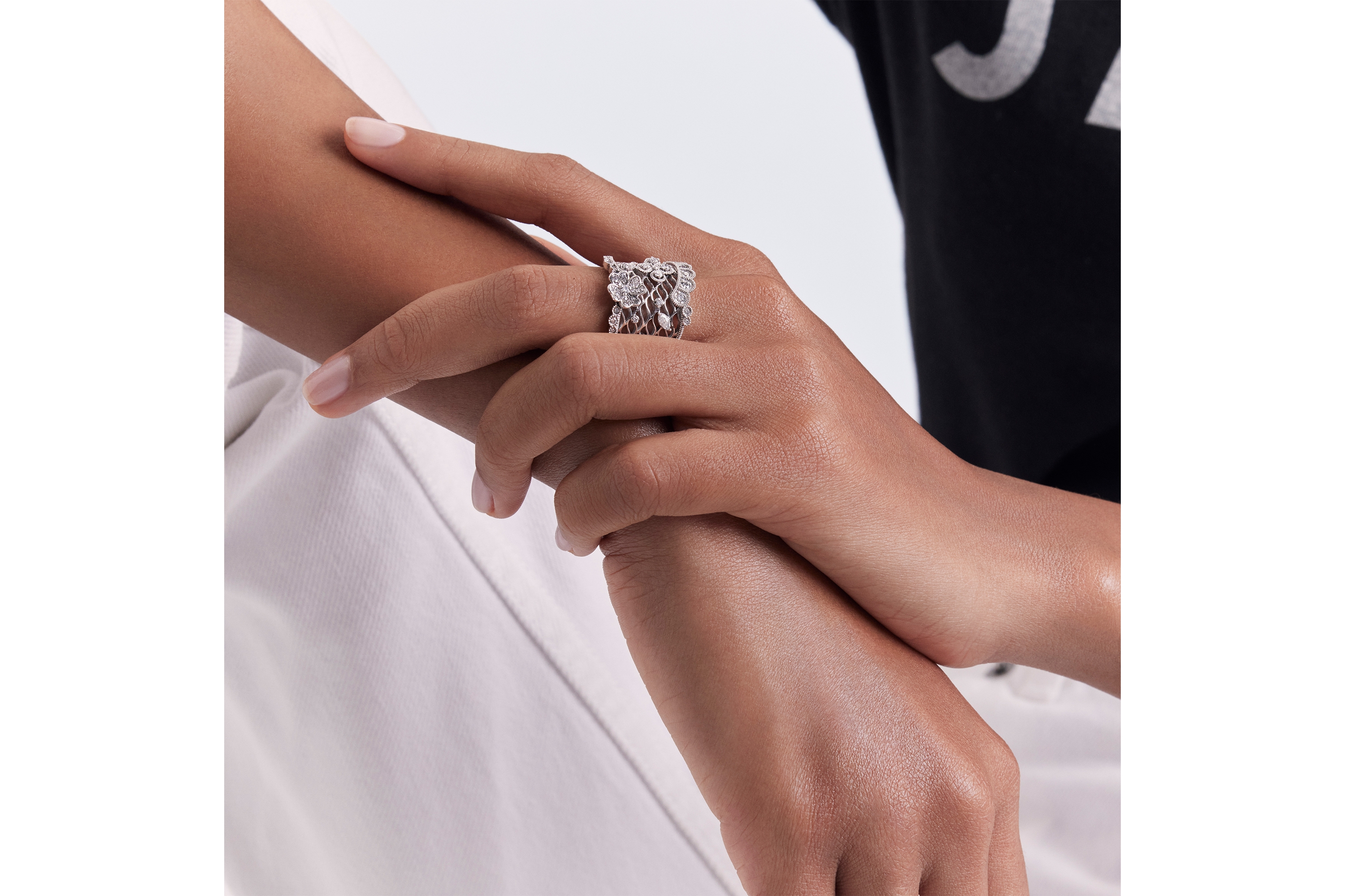 Couture Dior Ring White Gold and Diamonds | DIOR