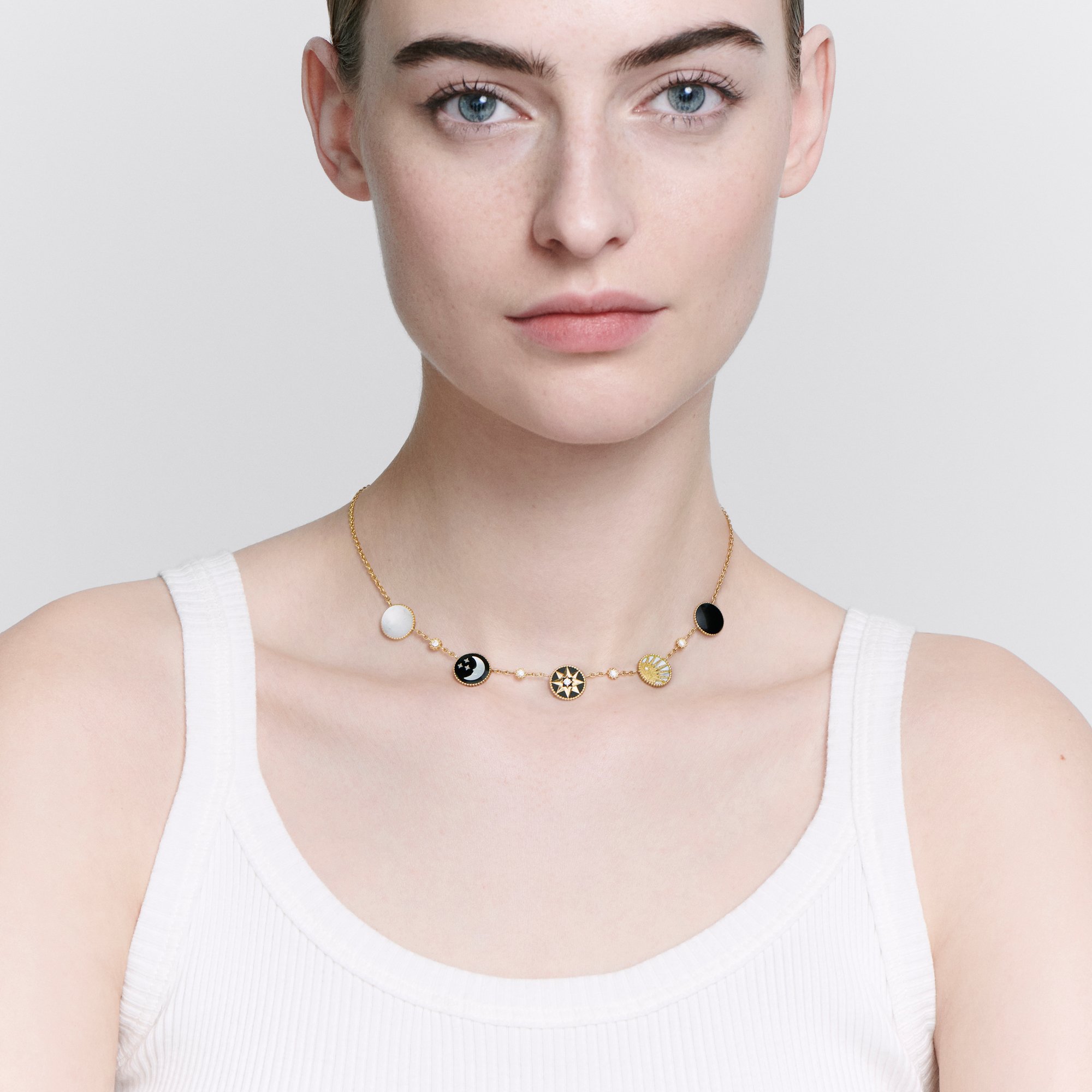 Collar Rose des Vents y Rose Céleste Oro amarillo y blanco, diamantes ...